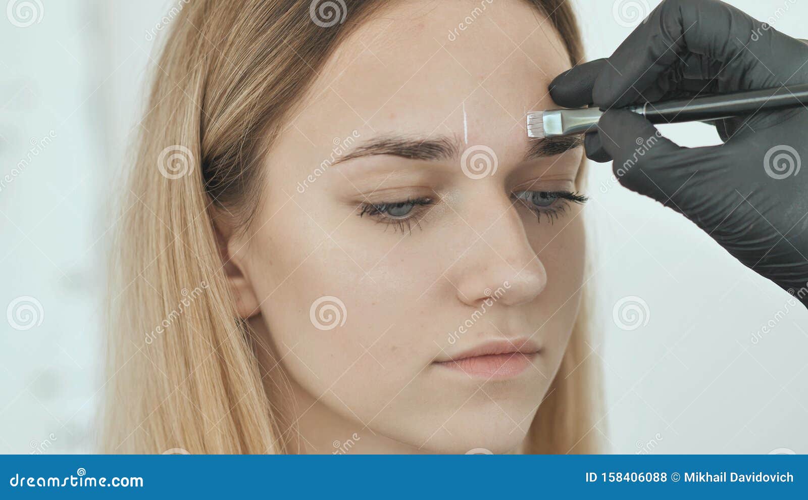 Create Permanent Eyebrow Makeup. Marking the Shape of the Eyebrows ...