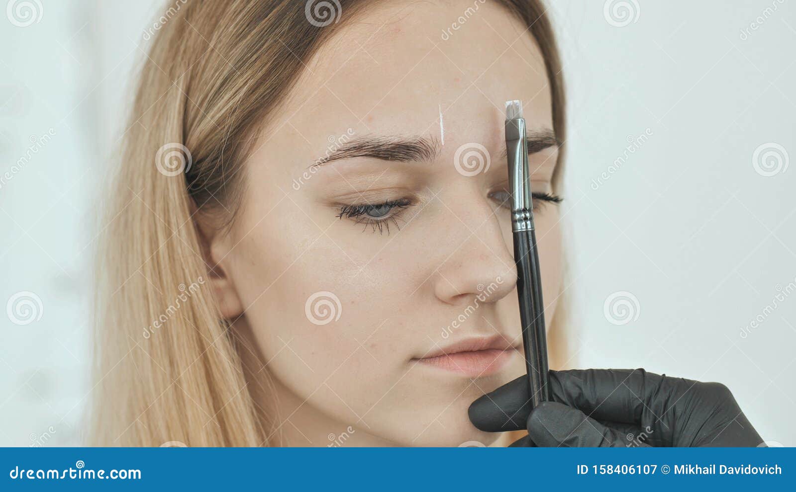 Create Permanent Eyebrow Makeup. Marking the Shape of the Eyebrows ...