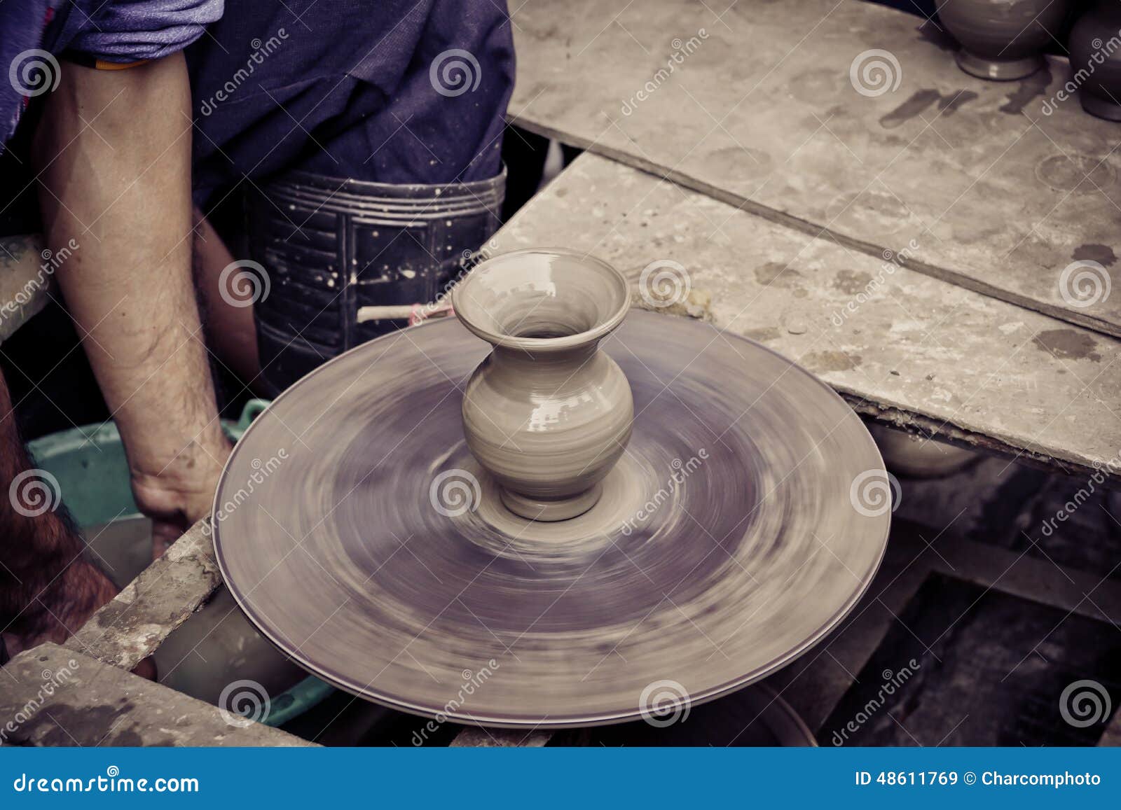 Creating an Earthen Jar on the Circle Stock Image - Image of workshop ...