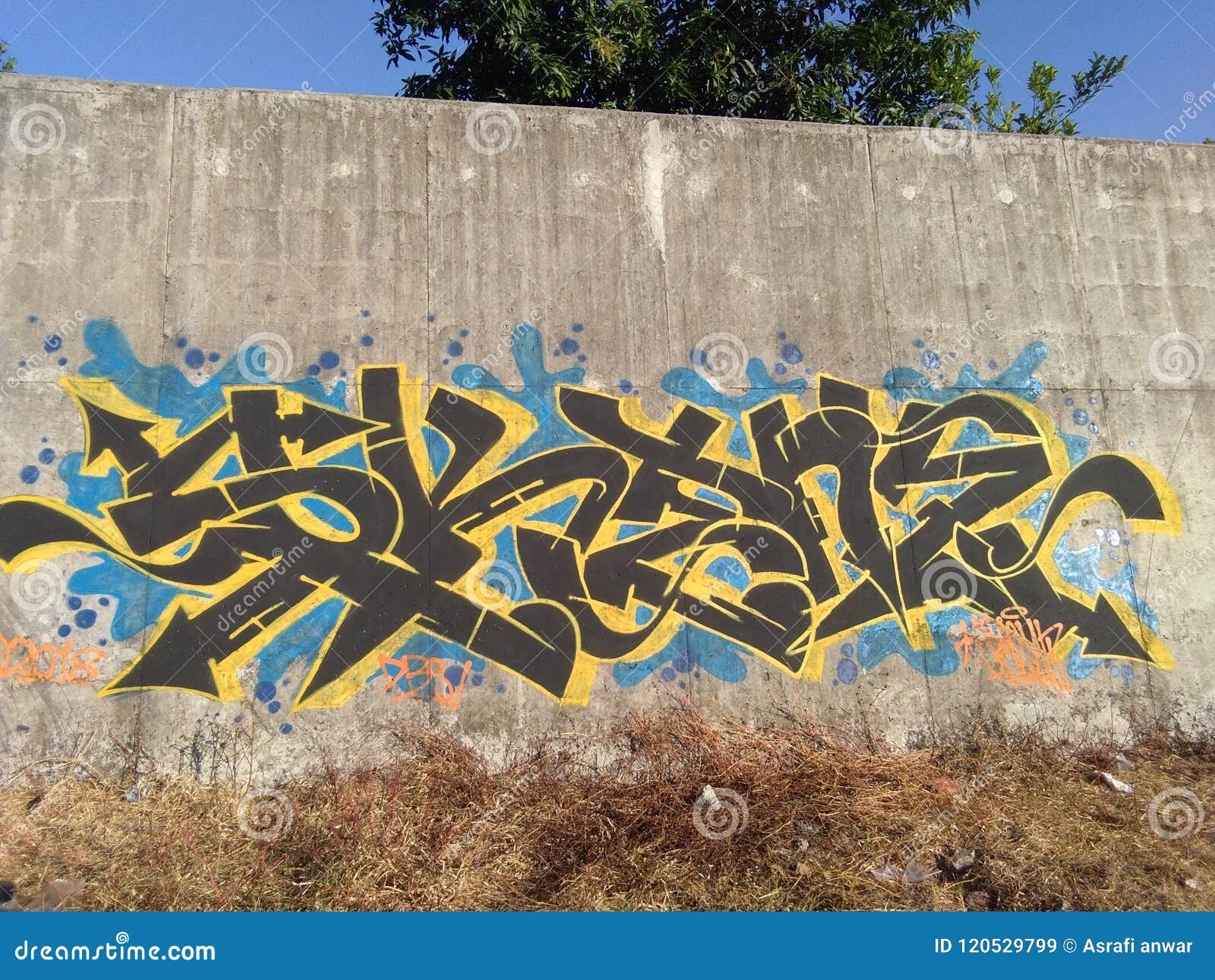 Creative Gravity on the Wall Editorial Stock Image - Image of mural ...