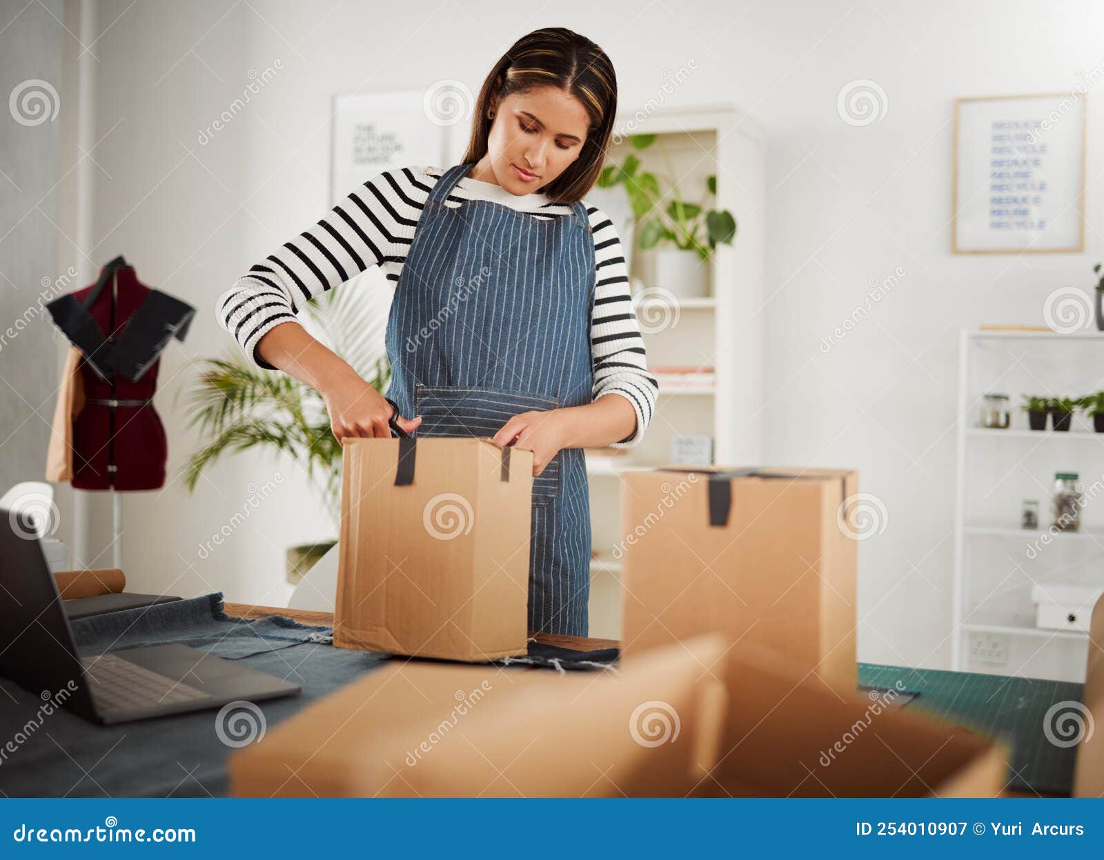 Creative Designer Packing Order in Box, Tailor Organizing Package for ...