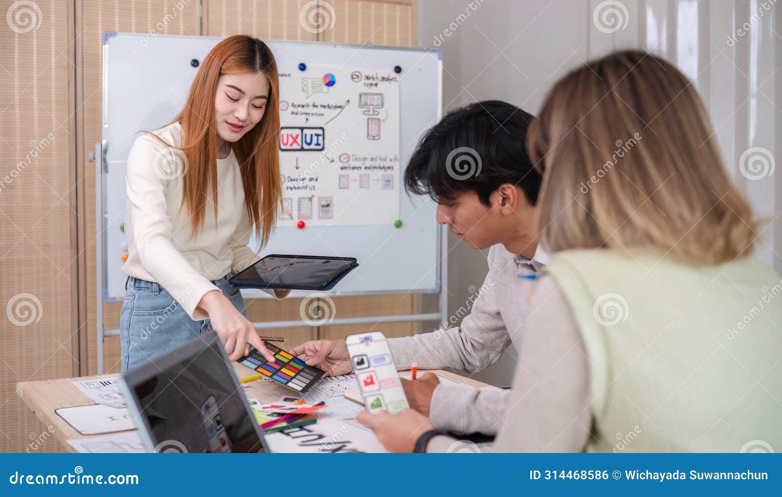 Creative Designer Team Leader Presentation on Application Design and Ux ...