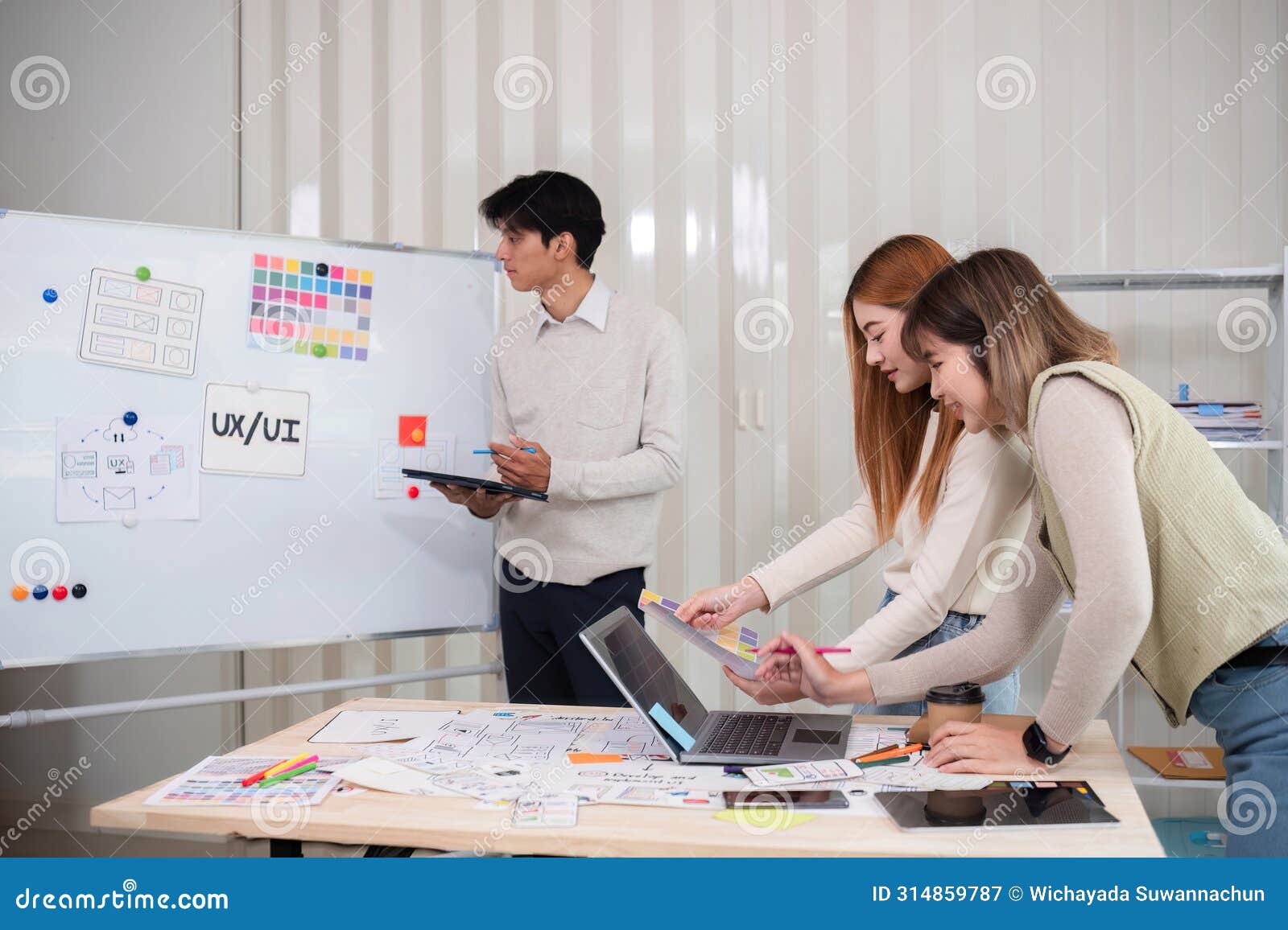 Creative Designer Team Leader Presentation on Application Design and Ux ...