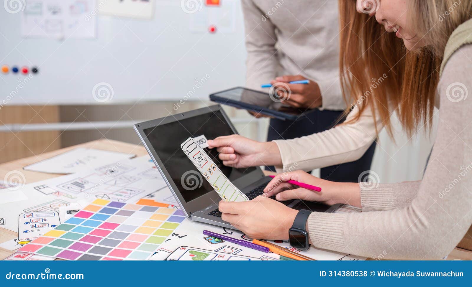 Creative Designer Team Leader Presentation on Application Design and Ux ...