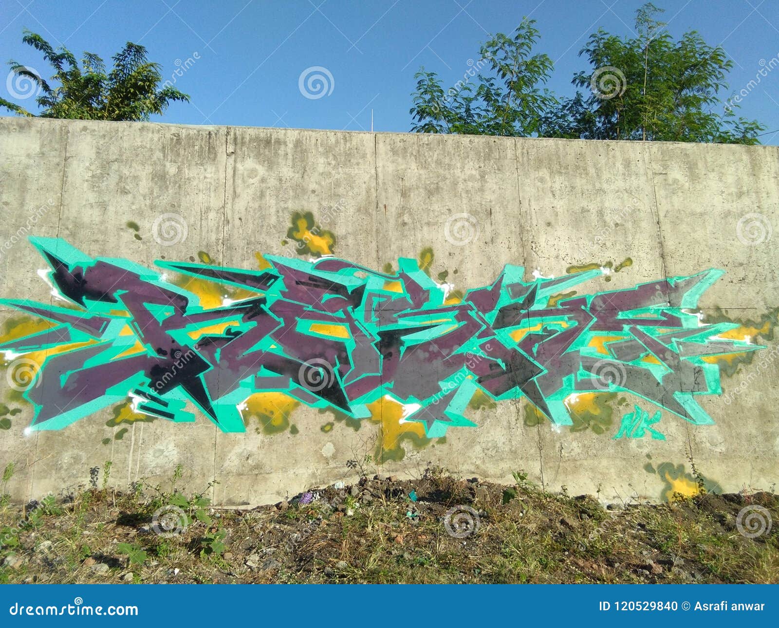 Creative Gravity on the Wall Editorial Image - Image of wall, gravity ...