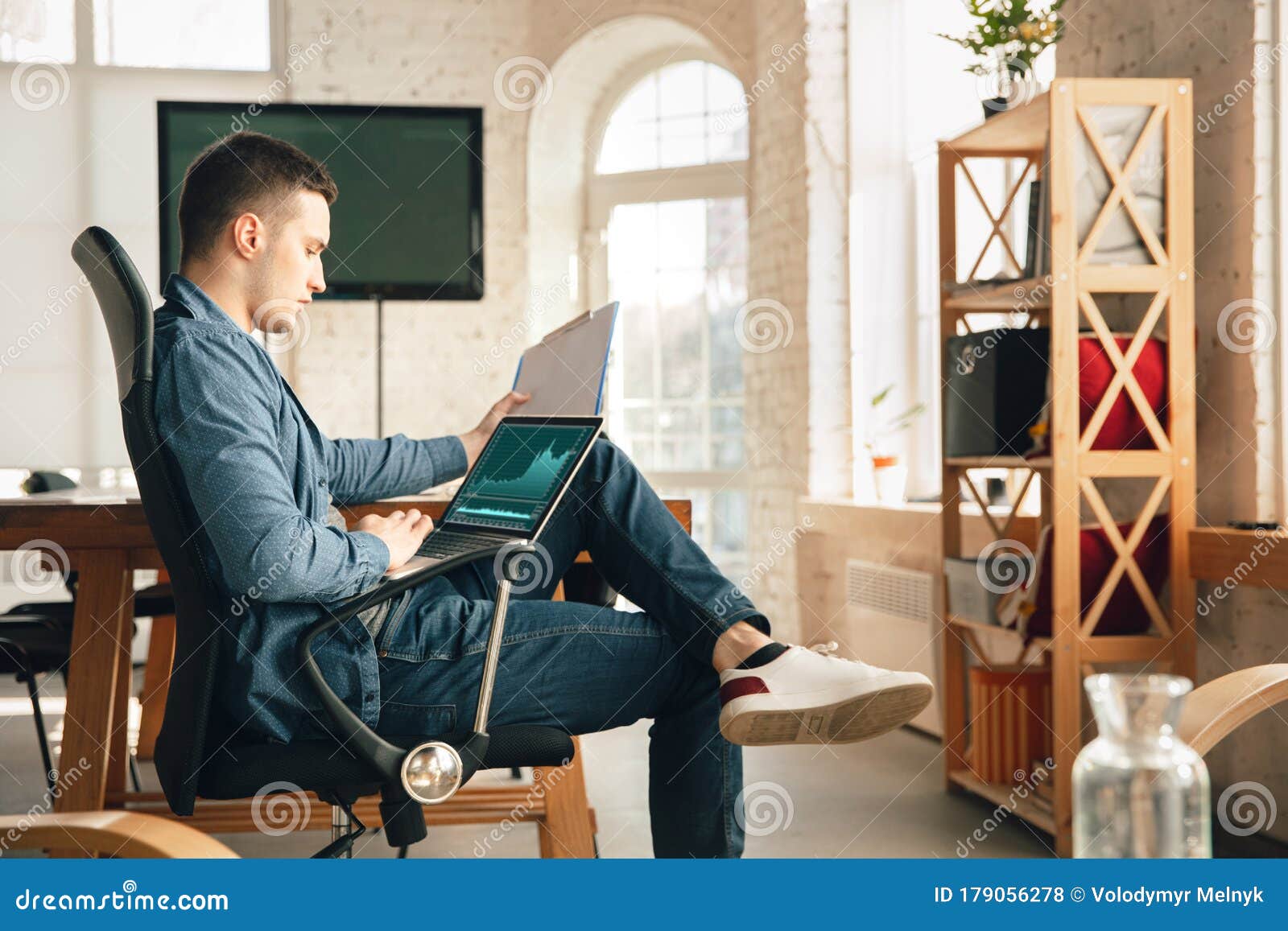 Creative Workplace - Organized Work Space As You Like for Inspiration ...