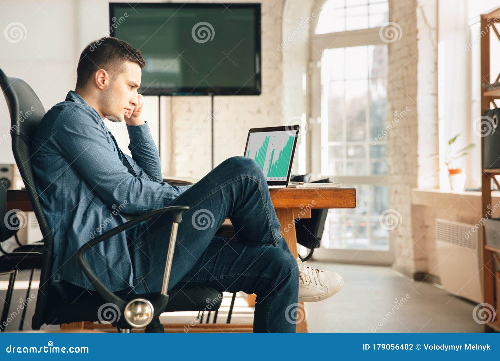 Creative Workplace - Organized Work Space As You Like for Inspiration ...