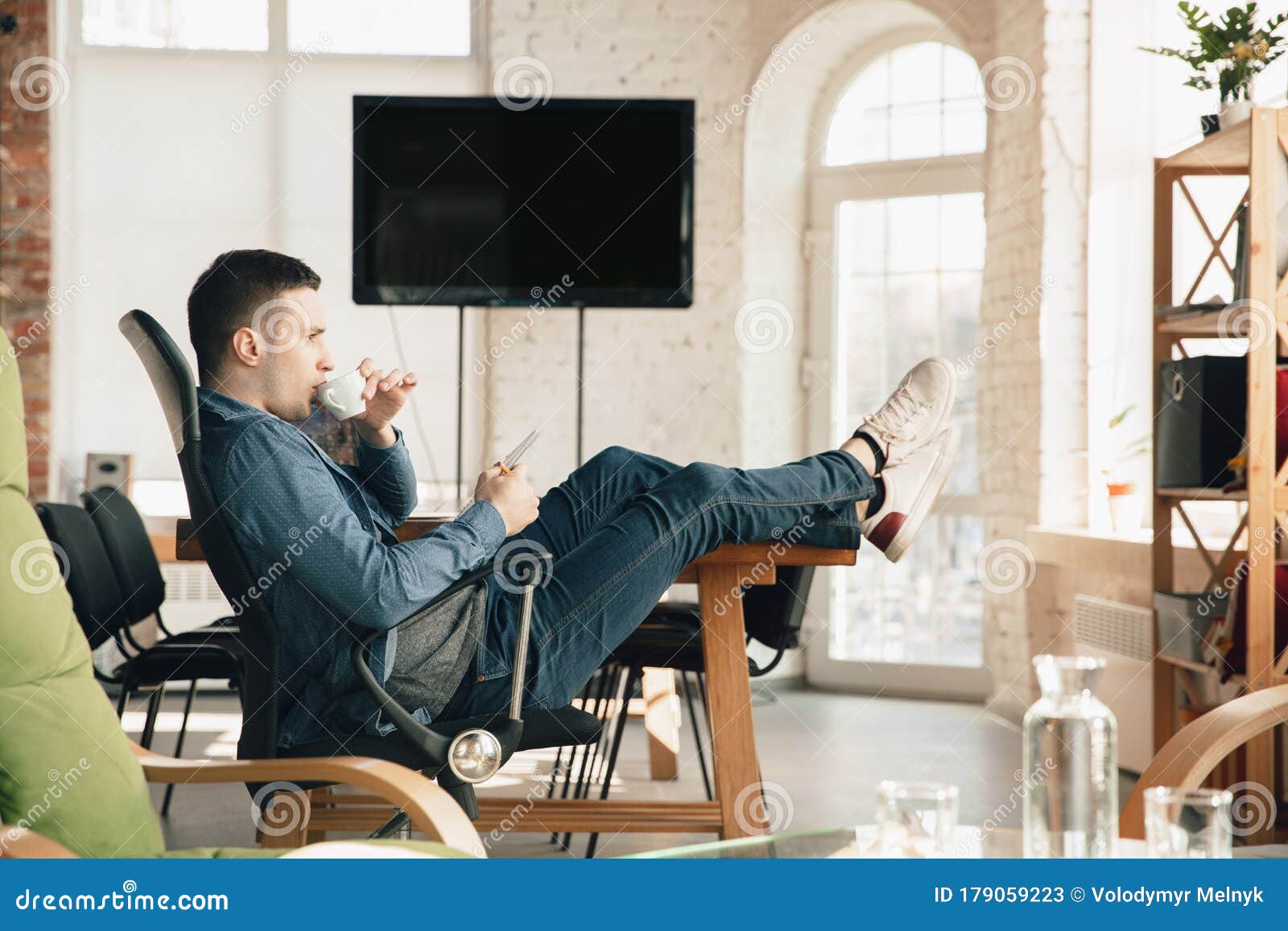 Creative Workplace - Organized Work Space As You Like for Inspiration ...