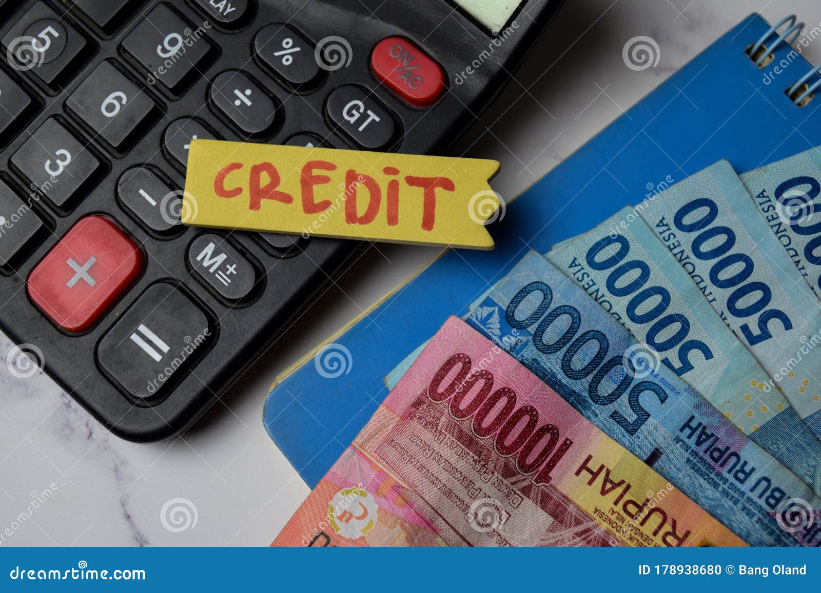 Credit Write on Sticky Note and Rupiah Banknotes Isolated on Office ...