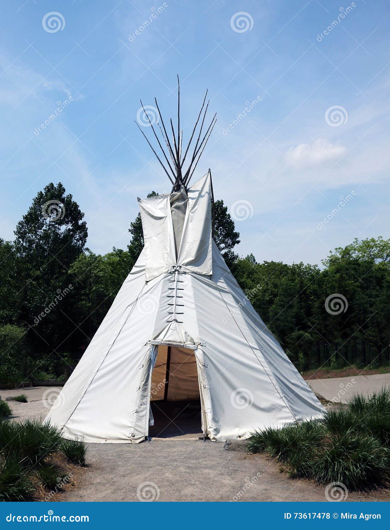 Cree Teepee foto de archivo. Imagen de americano, praderas - 73617478