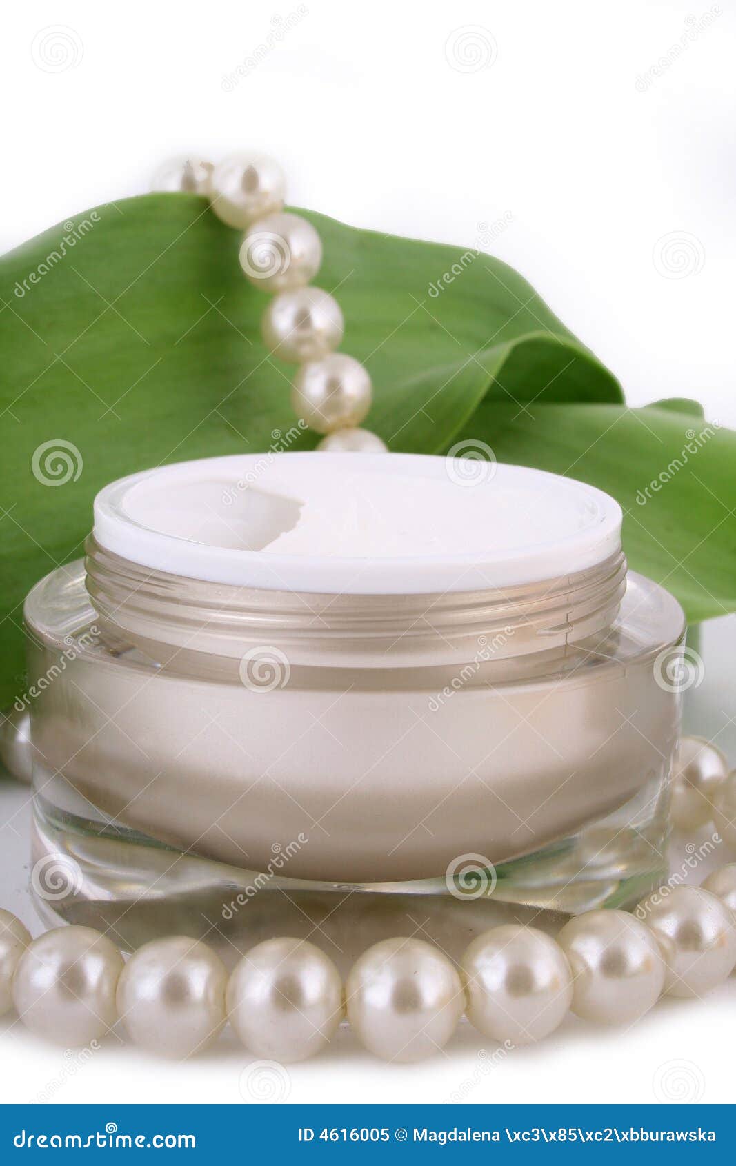 Crema cosmetica immagine stock. Immagine di salute, invecchiamento ...