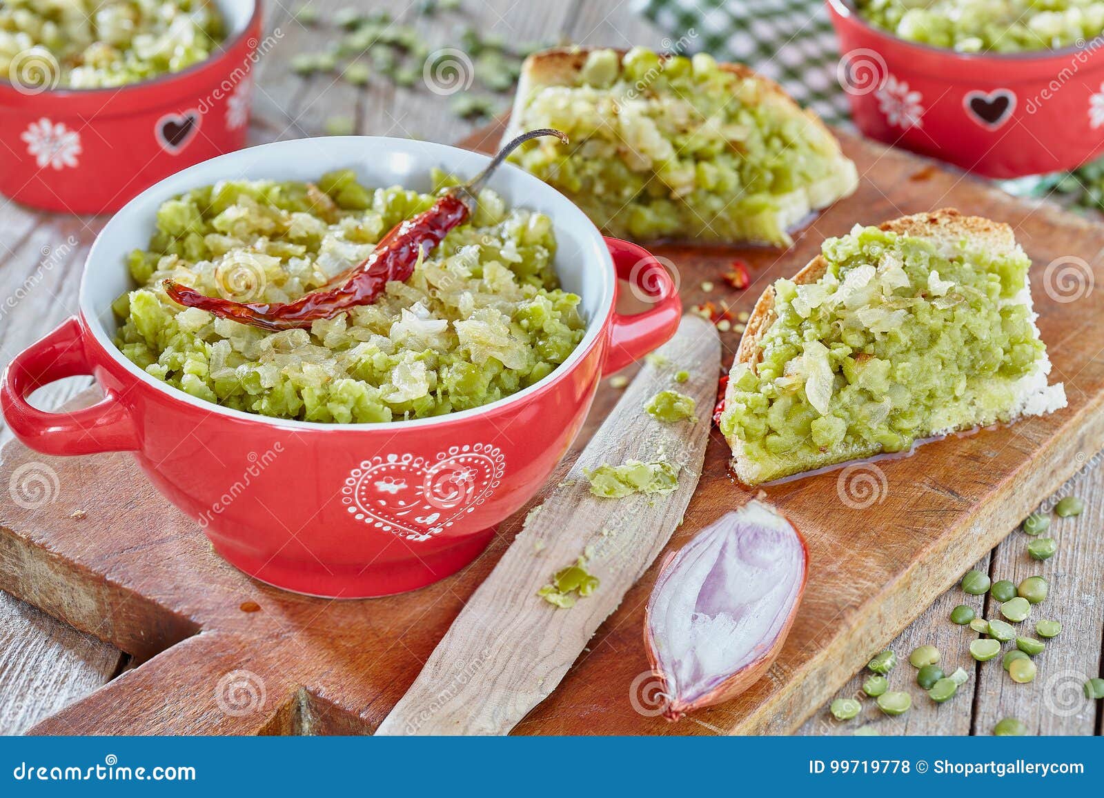 Crema Dei Piselli Secchi Rotti Verdi Fotografia Stock - Immagine di ...