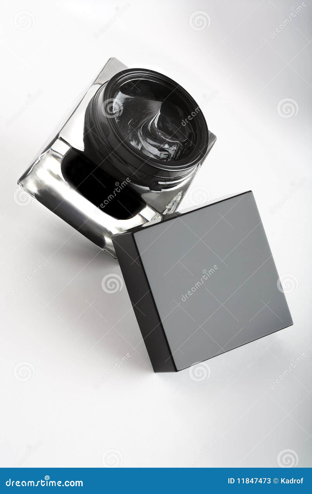 Crema negra imagen de archivo. Imagen de vertical, noche - 11847473