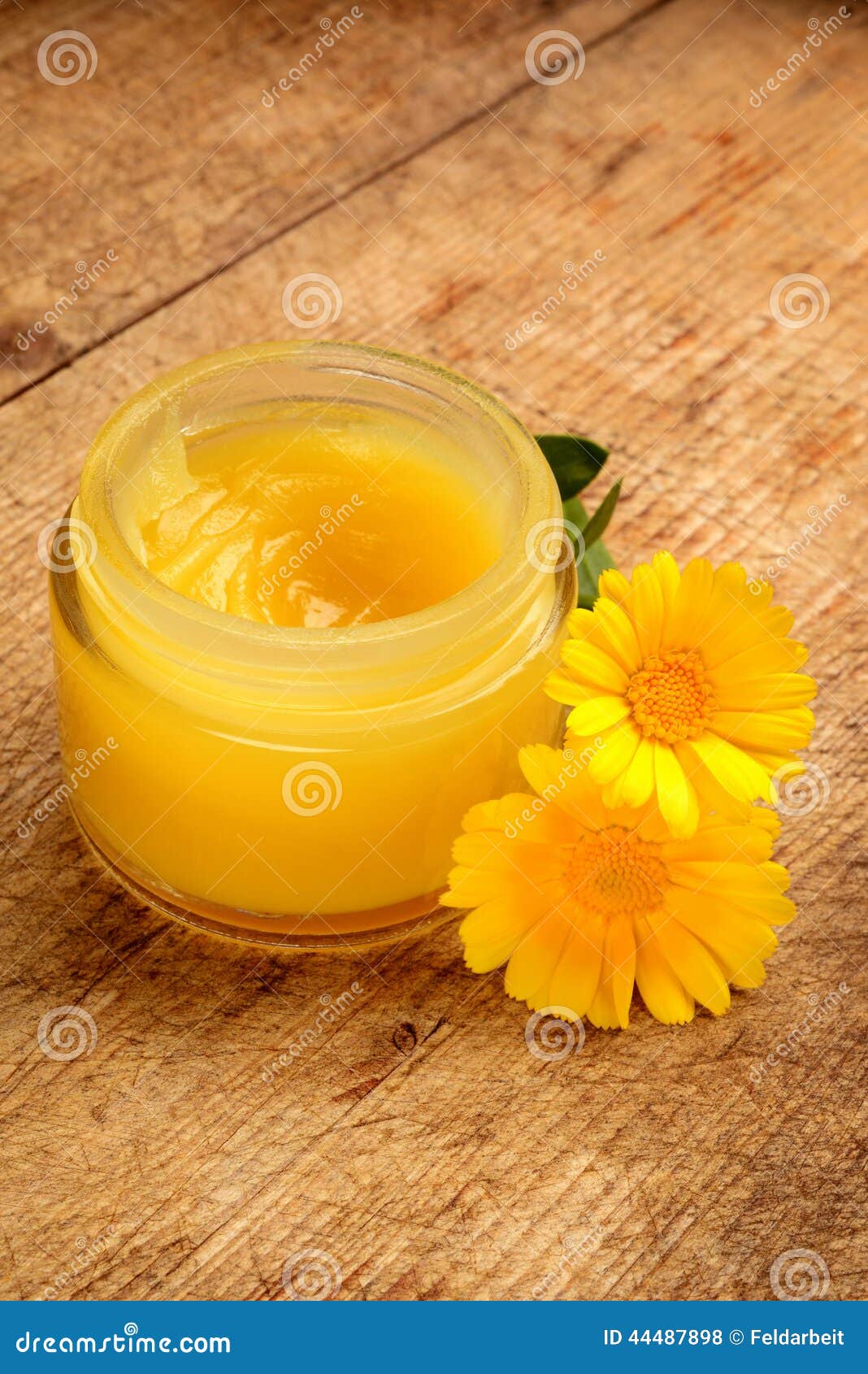 Creme do Calendula foto de stock. Imagem de planta, remédios - 44487898