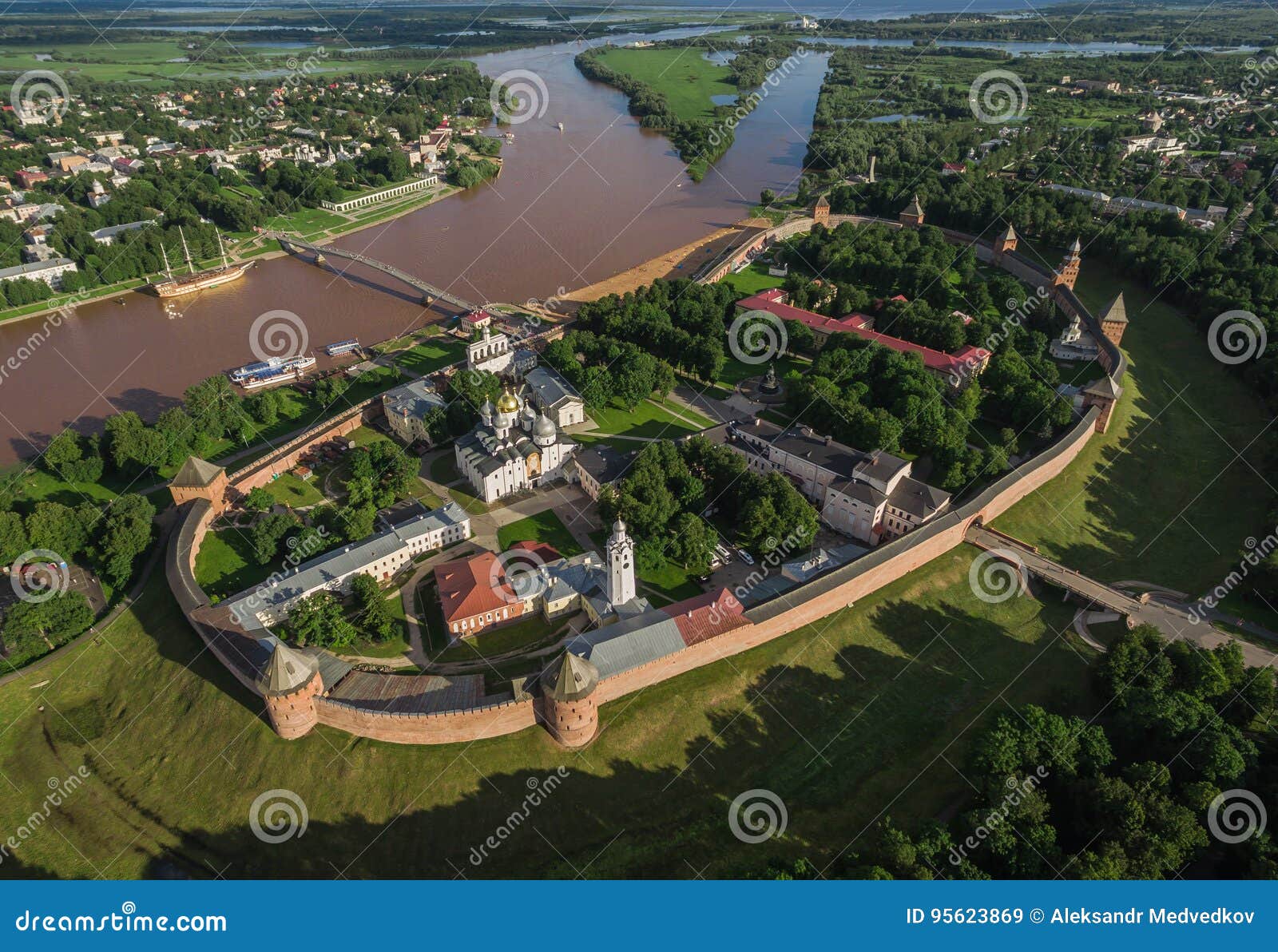 Cremlino in Velikiy Novgorod, Vista Aerea Immagine Stock - Immagine di ...