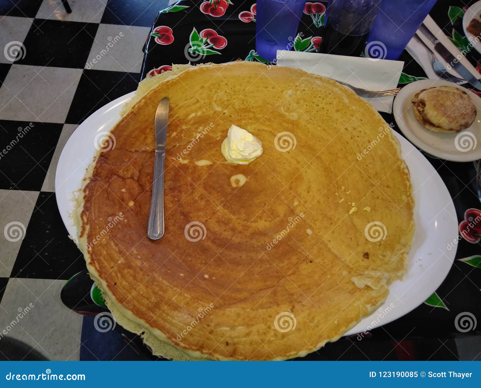 Crepe enorme imagen de archivo. Imagen de gigante, springfield - 123190085