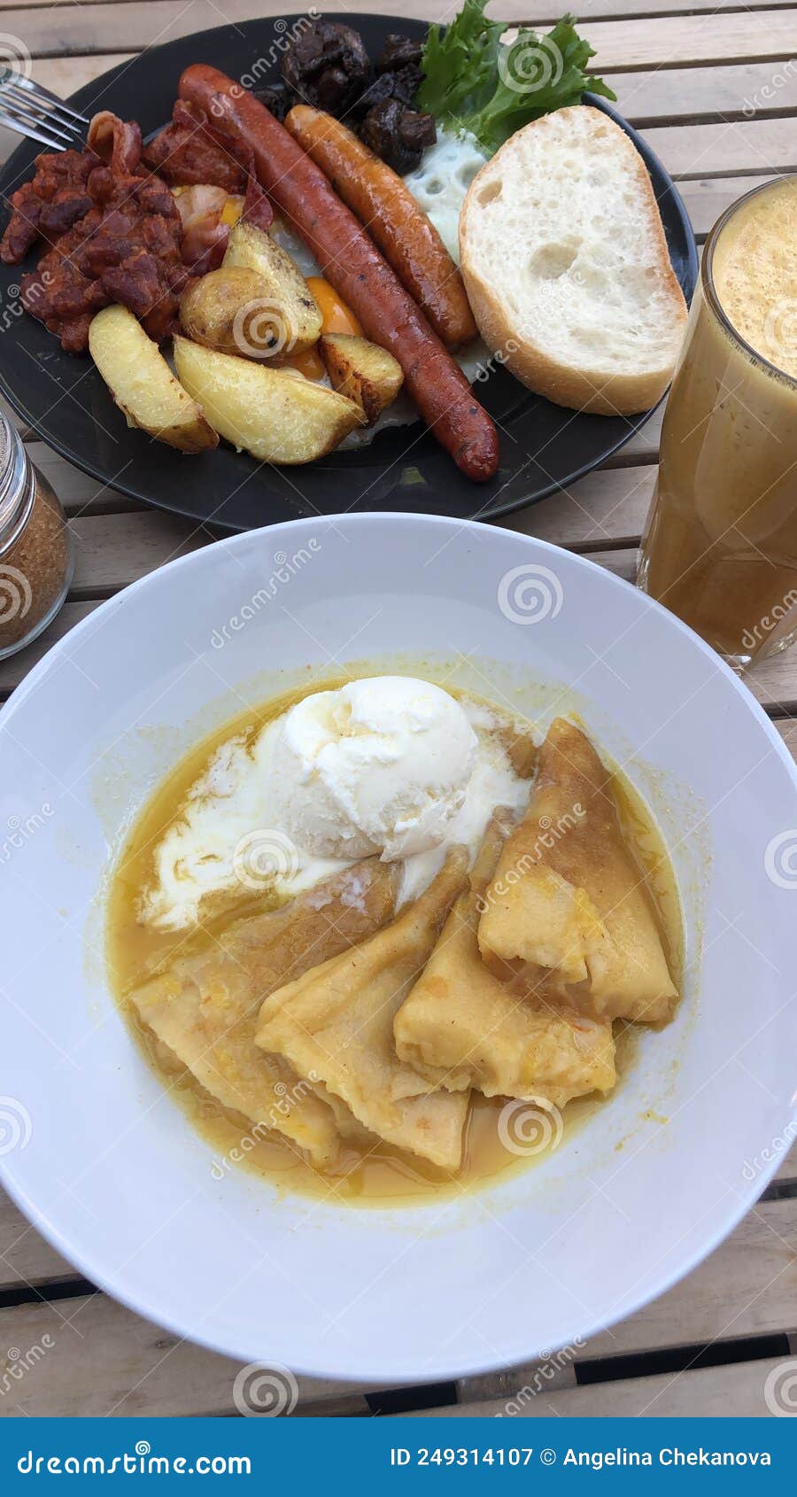 Crepes Con Helado De Vainilla Imagen de archivo - Imagen de delicioso ...