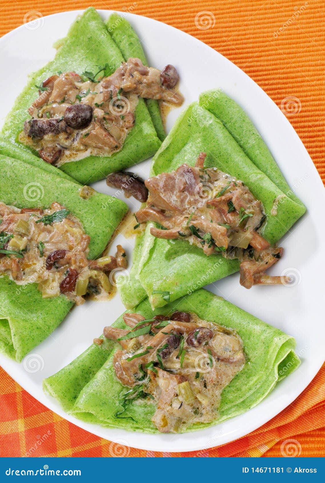 Crepes vegetales verdes imagen de archivo. Imagen de almuerzo - 14671181