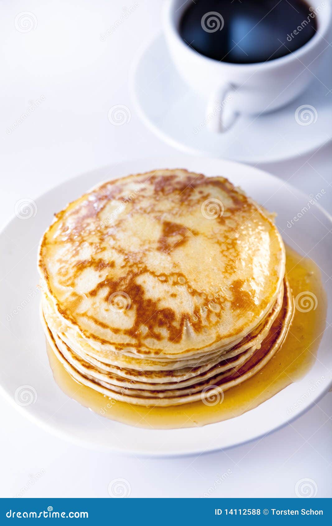 Crepes y café foto de archivo. Imagen de pila, postre - 14112588
