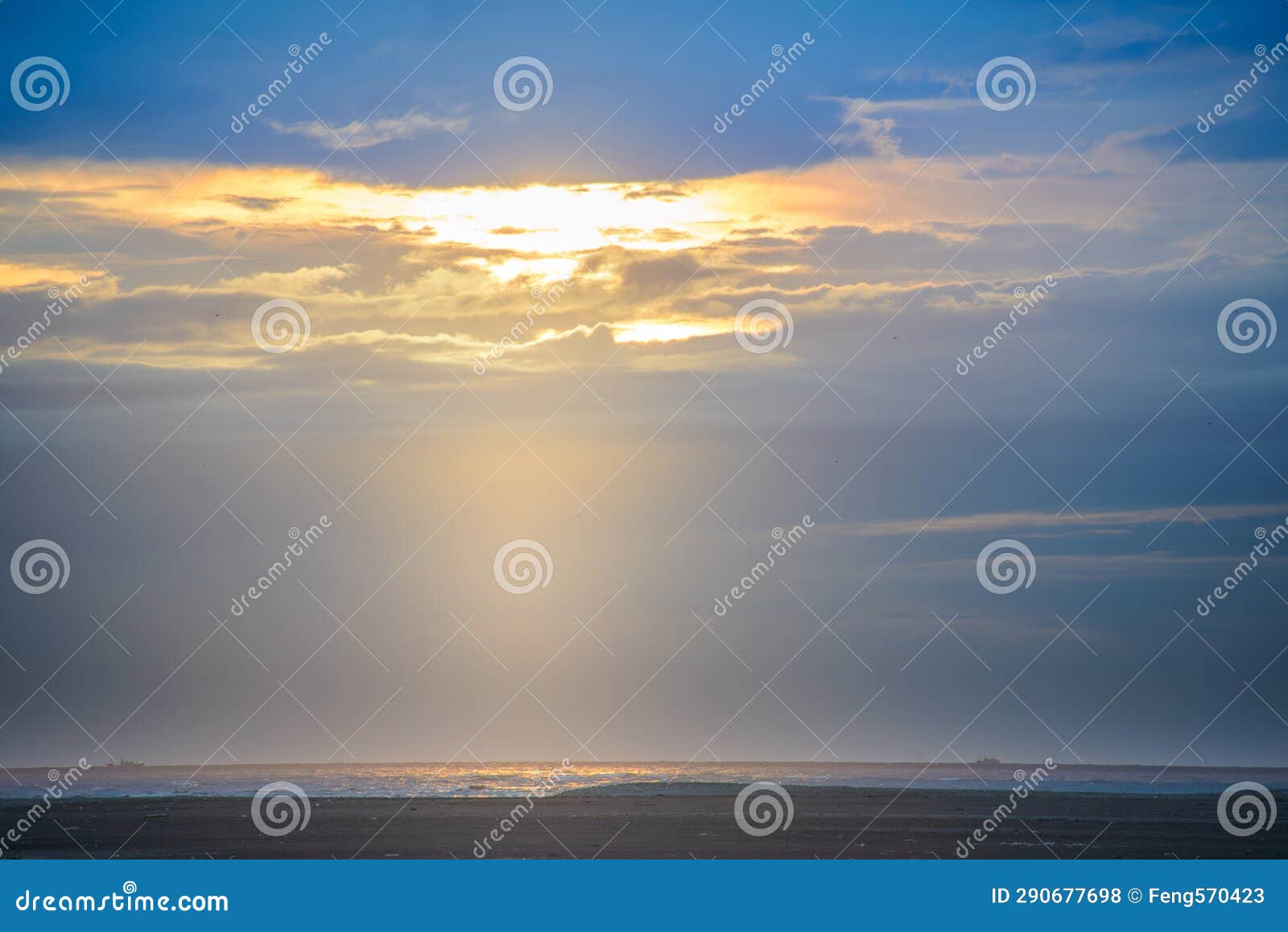 Crepuscular Ray, Sunlight Passes through Gaps or Edges of Obscuring ...