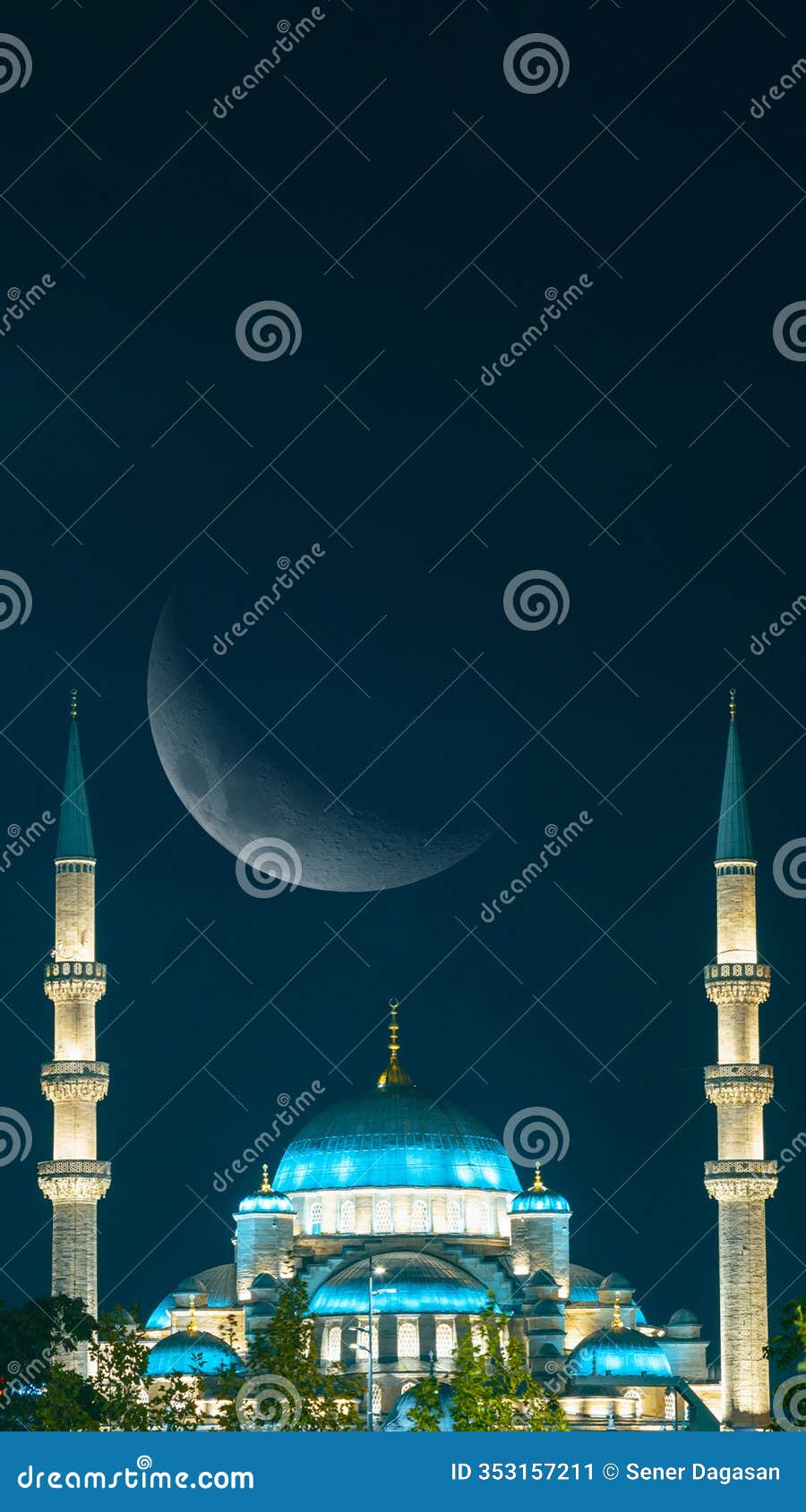 Crescent Moon and Mosque. Ramadan or Islamic Background Image Stock ...