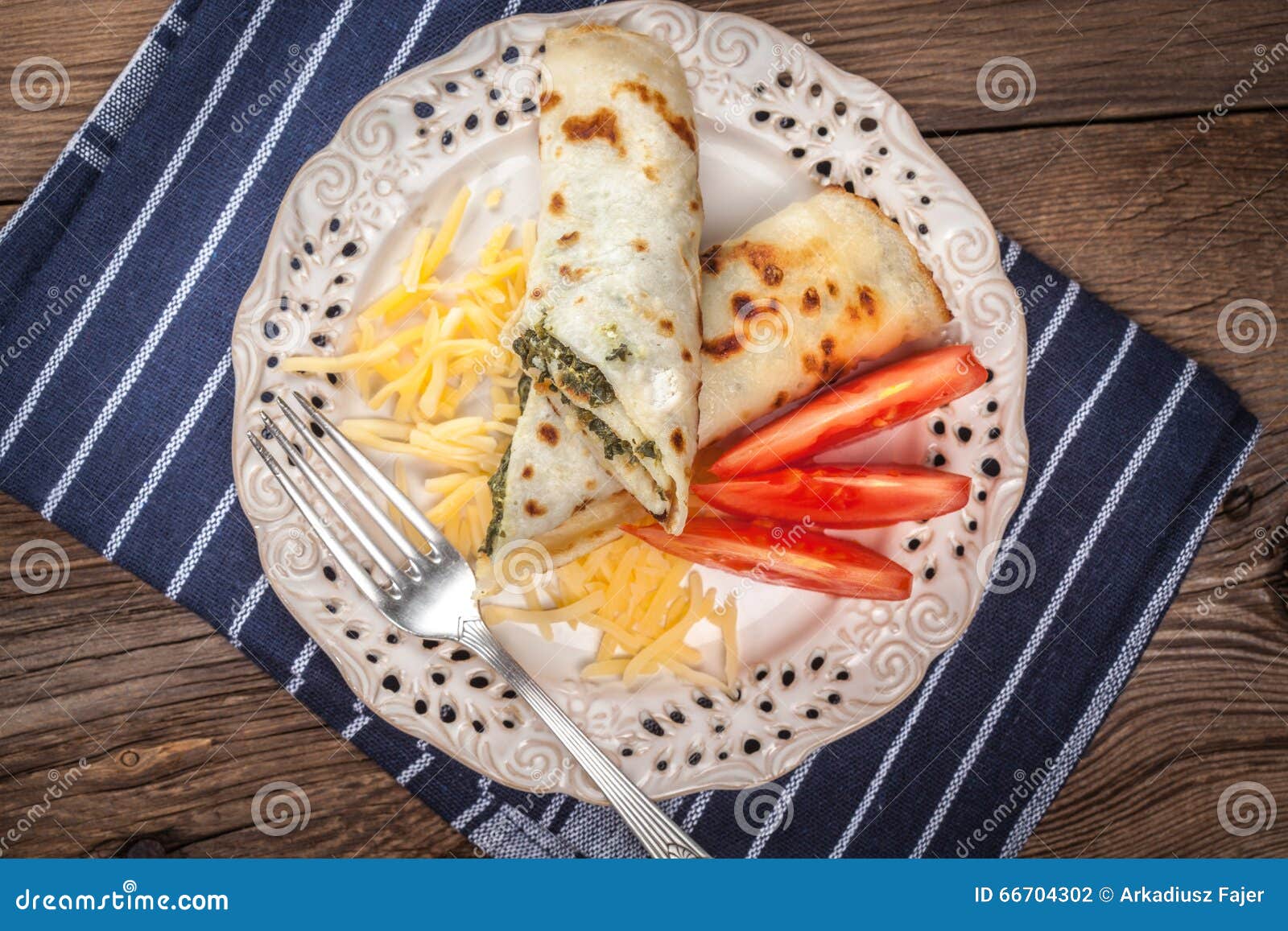 Crespones Rellenos Con Queso Y Espinaca Foto de archivo - Imagen de ...