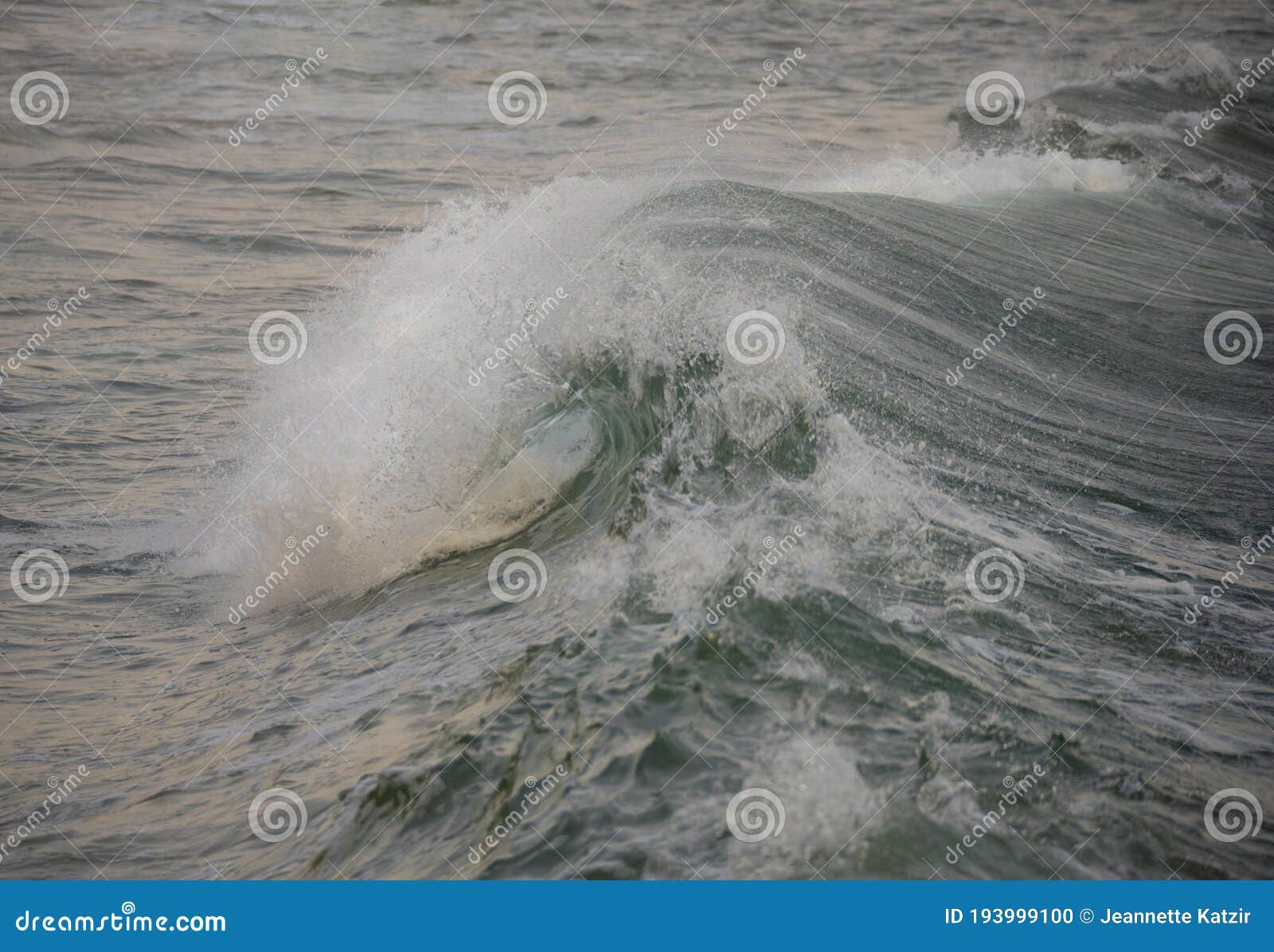 Cresting, Curling Ocean Wave with Spray Stock Photo - Image of breaking ...