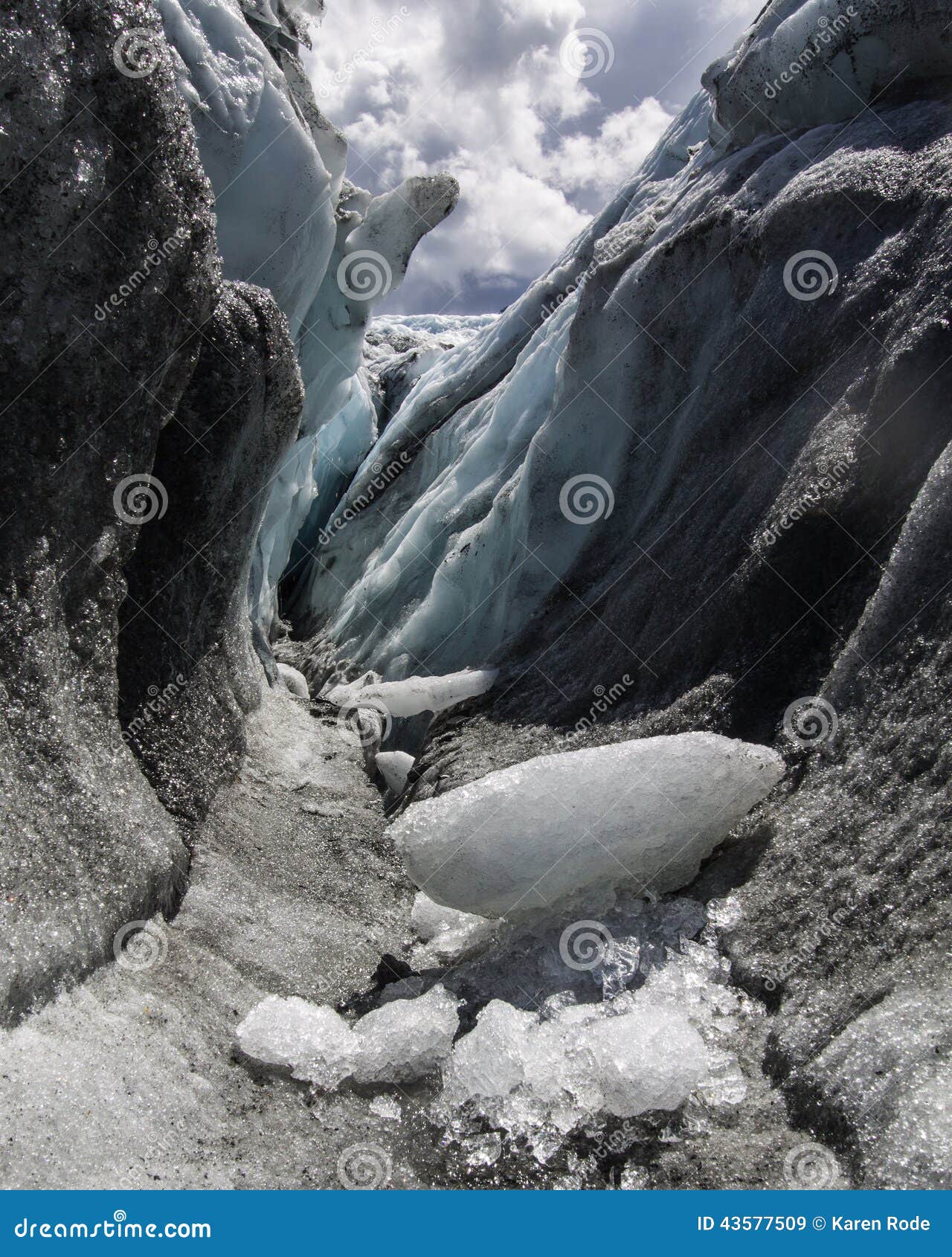Crevasse glaciaire image stock. Image du alaska, explorez - 43577509