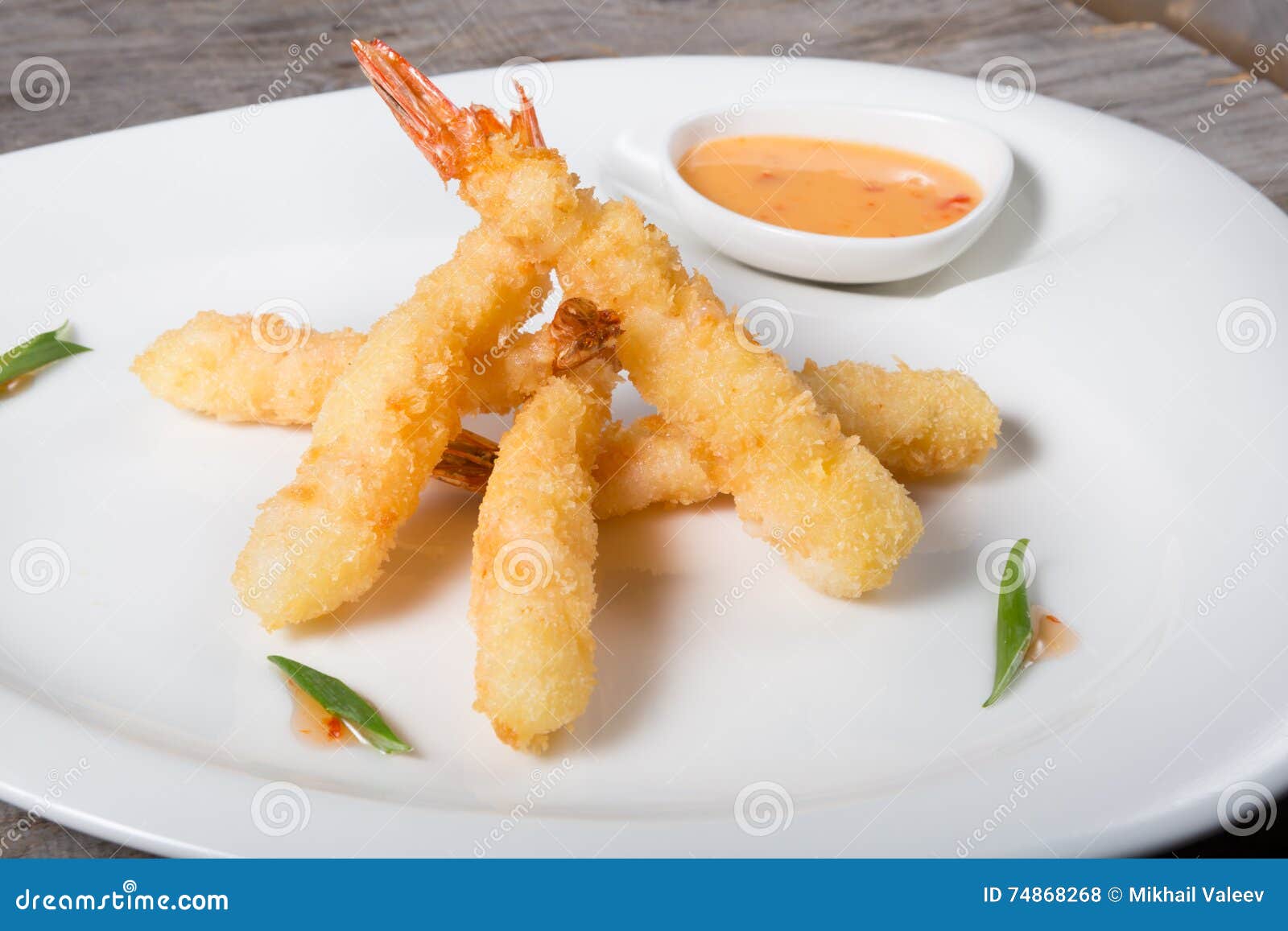 Crevettes Frites De Tempura Photo stock - Image du délicieux, sauce ...