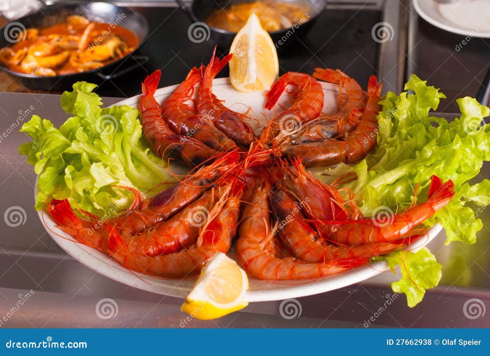 Crevettes roses crues photo stock. Image du gauffreuse - 27662938