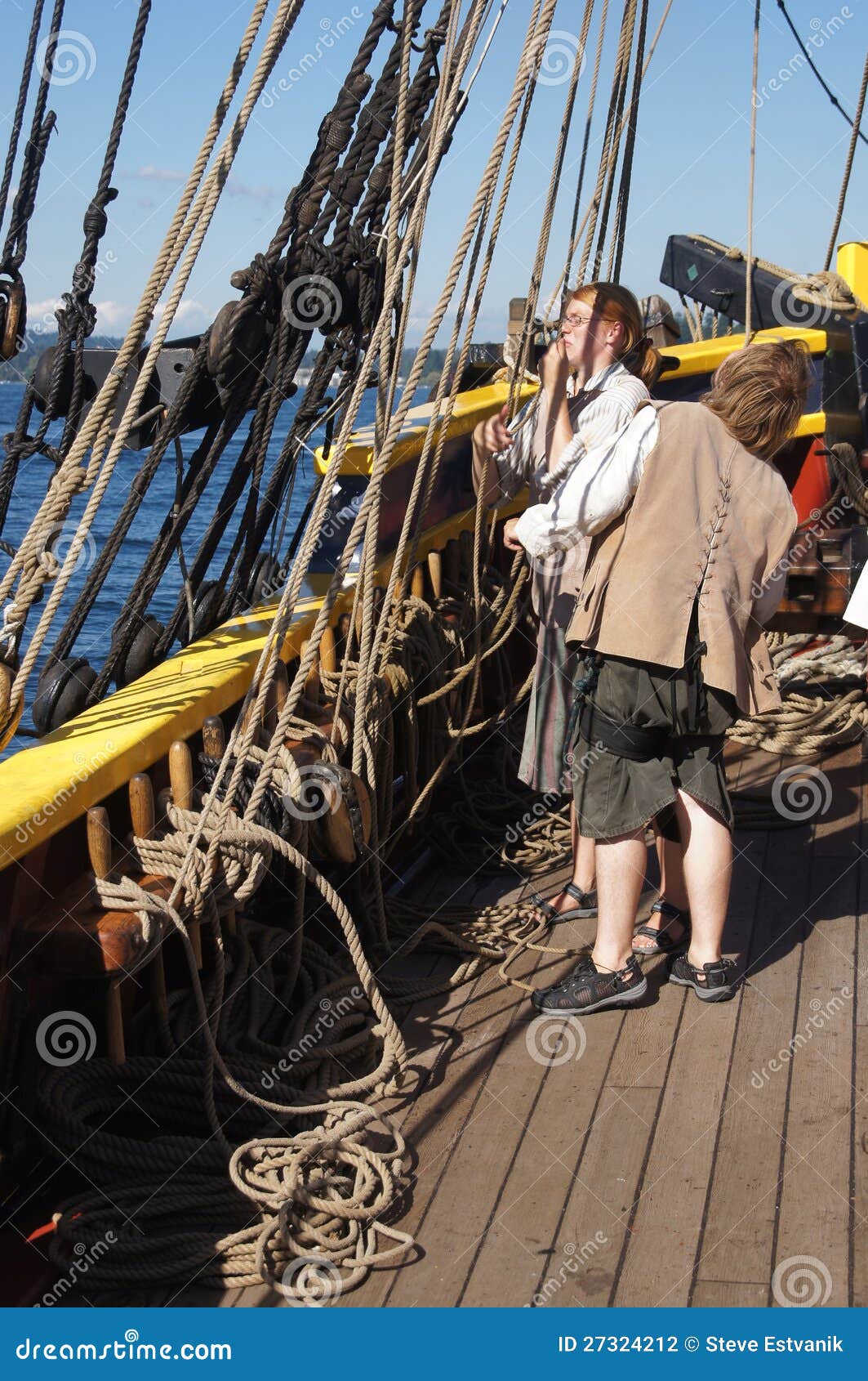 The Crew Sets the Sails of the Lady Washington Editorial Photography ...