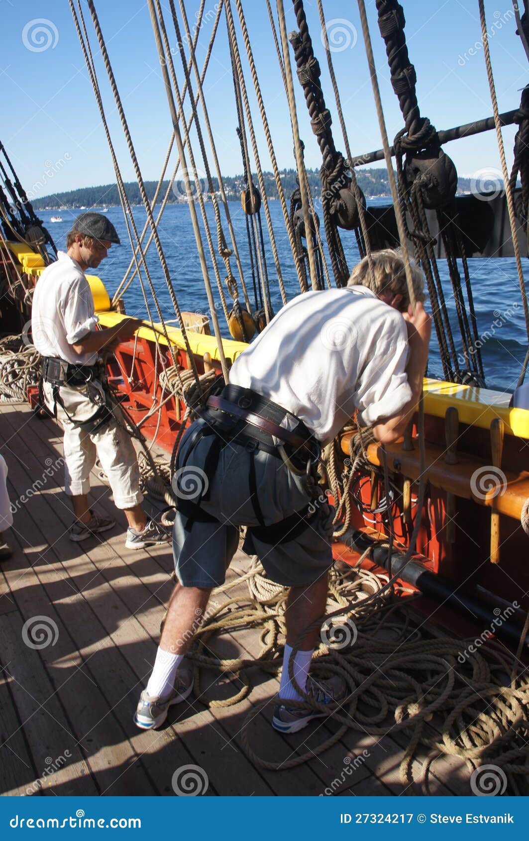 The Crew Sets the Sails of the Lady Washington Editorial Photography ...