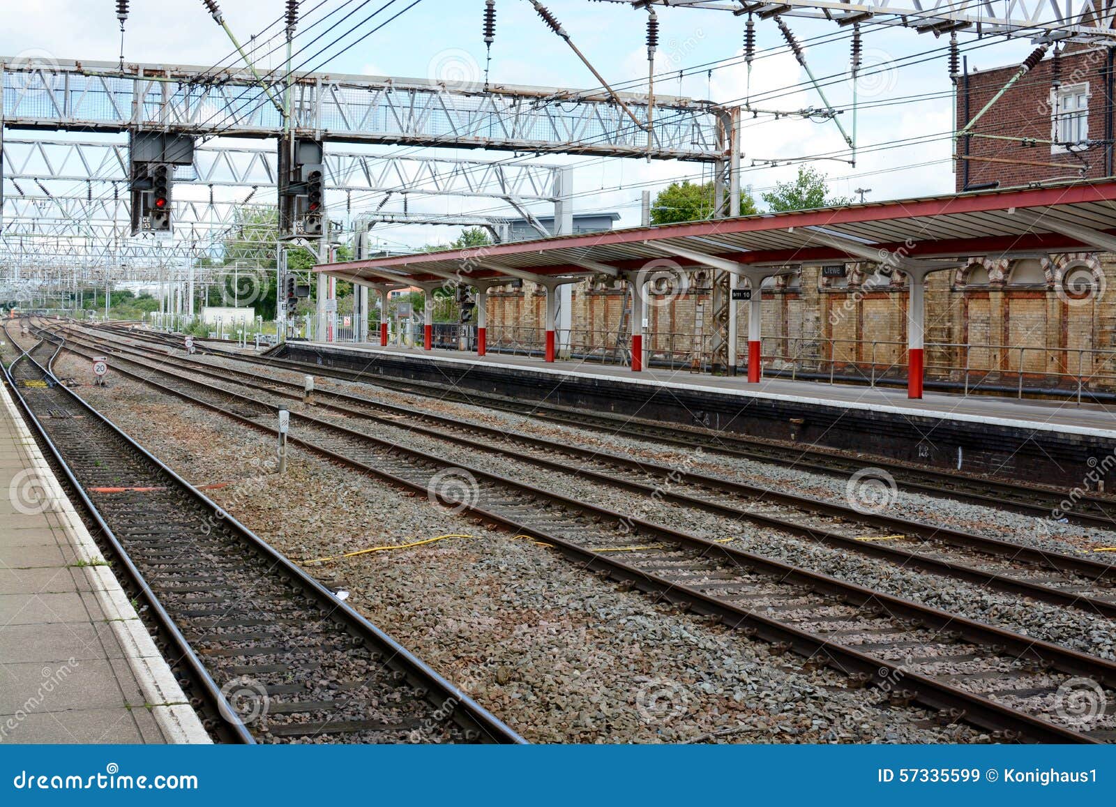 Crewe railway station stock image. Image of wall, trafiic - 57335599