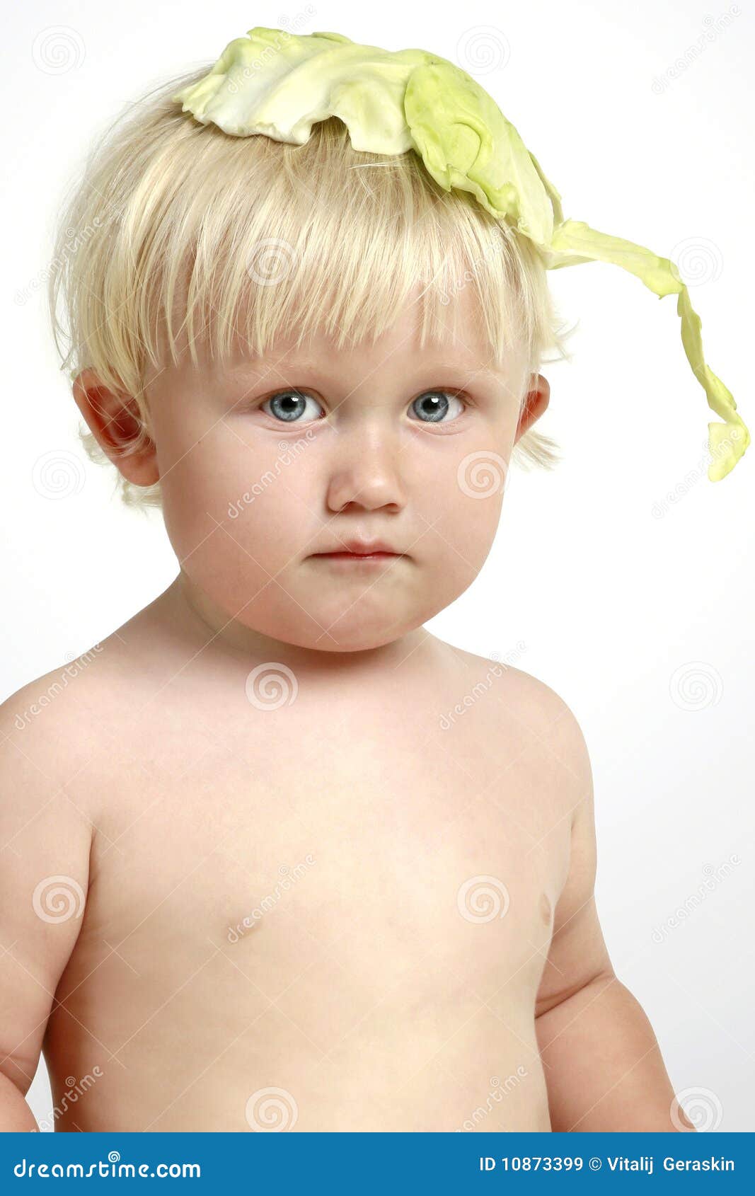 Criança com repolho imagem de stock. Imagem de botânica - 10873399