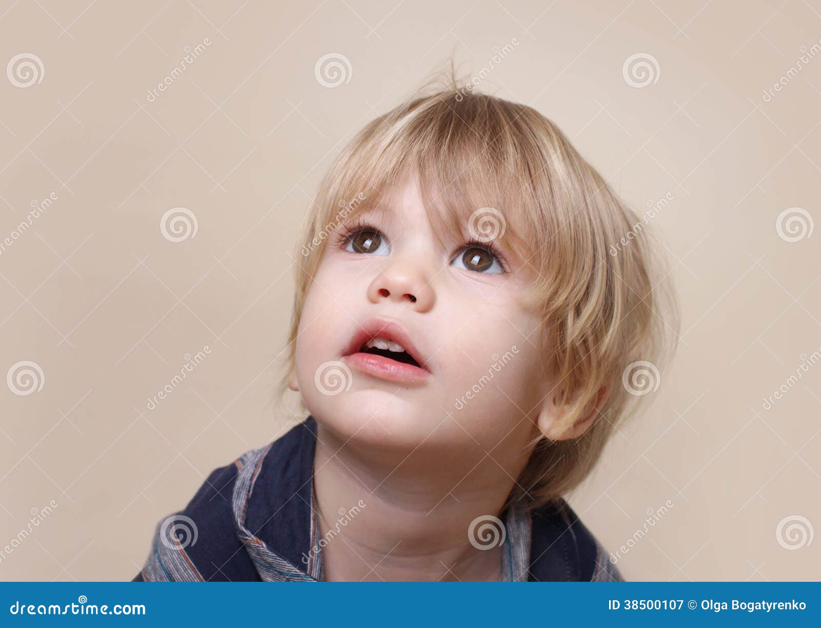 Criança curiosa imagem de stock. Imagem de menino, curioso - 38500107