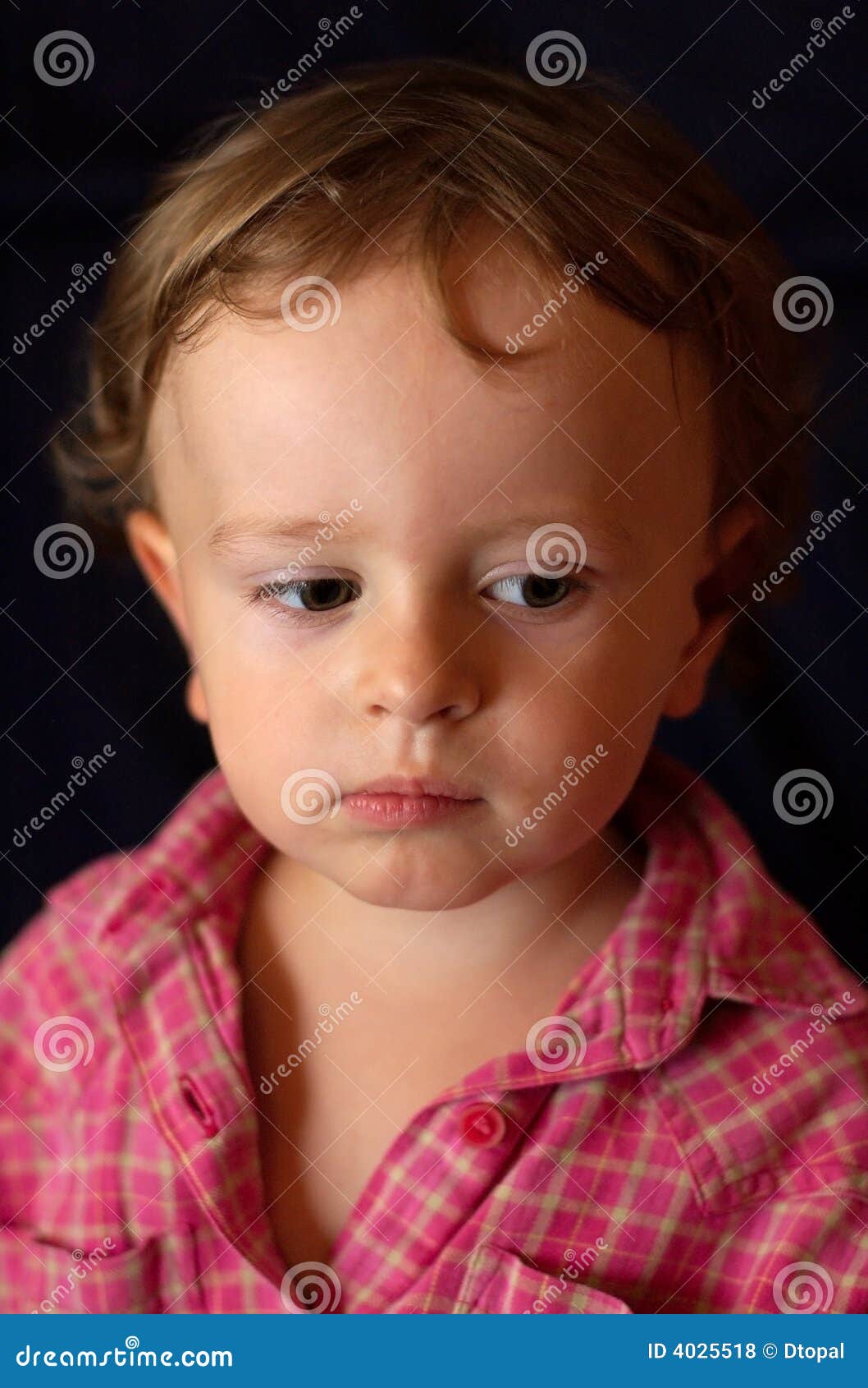 Criança depressiva triste foto de stock. Imagem de bonito - 4025518