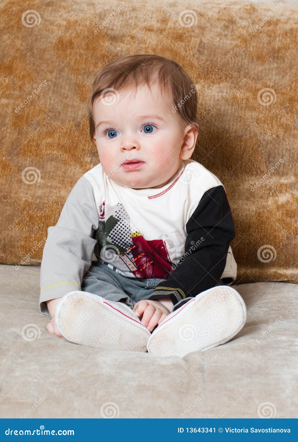 Criança-menino bonito imagem de stock. Imagem de branco - 13643341