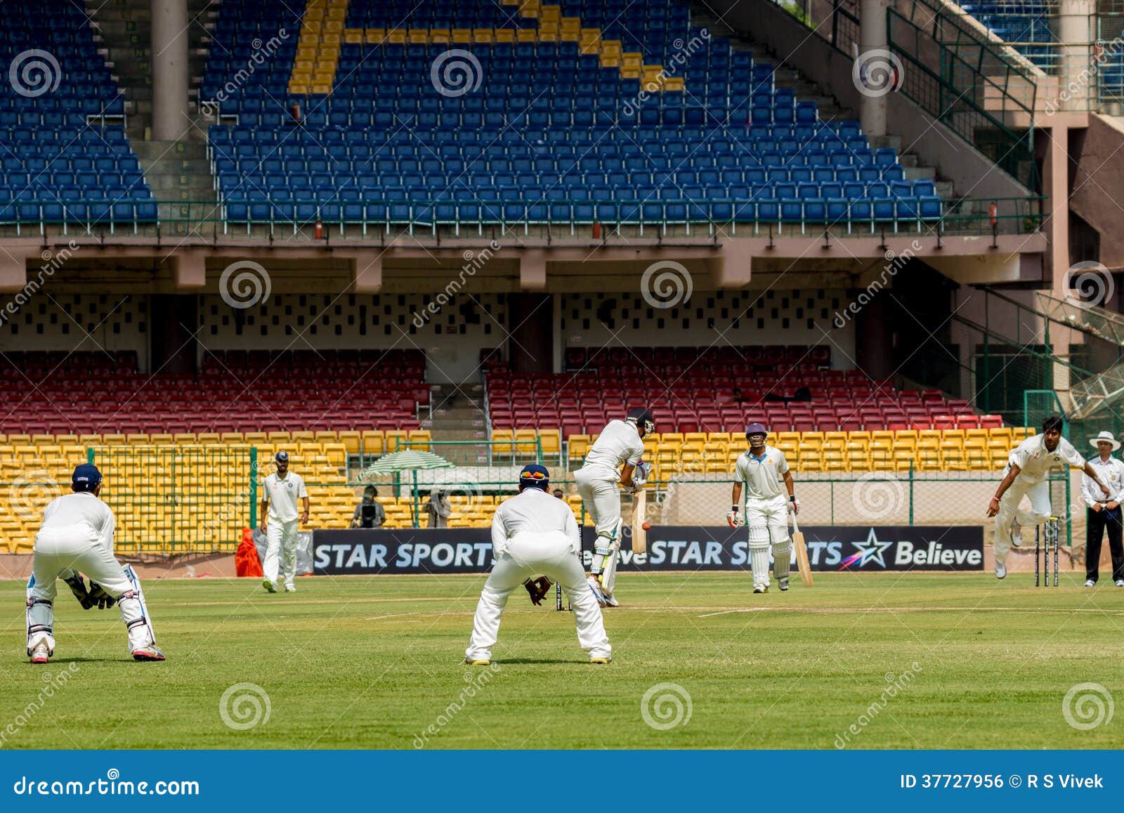 Cricket scene editorial photo. Image of cricket, india - 37727956