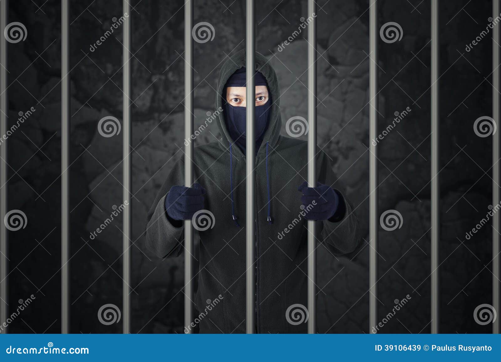 Criminel en prison image stock. Image du homme, regarder - 39106439