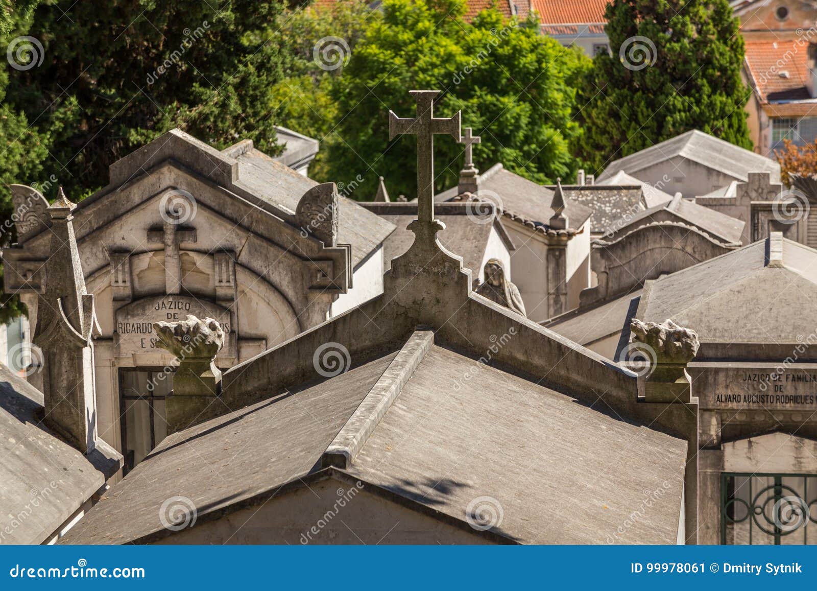 Criptas Y Detalles De Las Tumbas De La Familia Foto editorial - Imagen ...