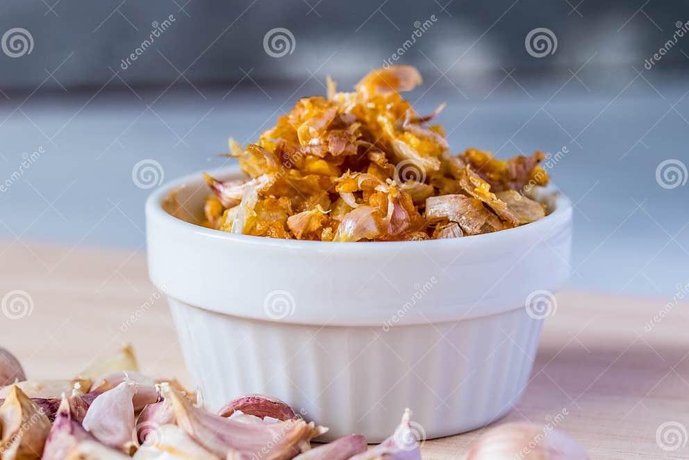 Crispy Fried Garlic in a White Cup Stock Photo - Image of aliment ...