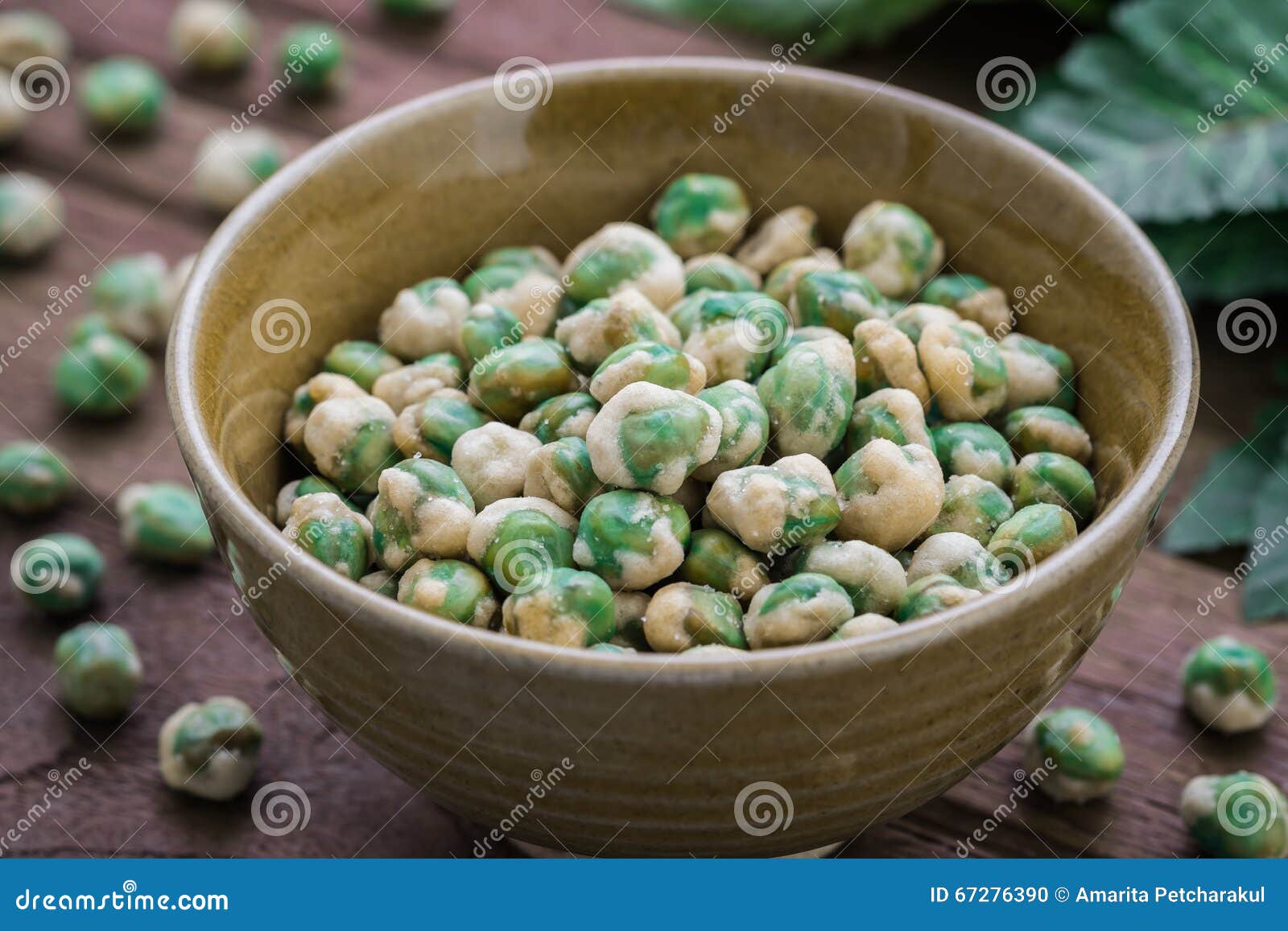 Crispy green peas in bowl stock photo. Image of asian - 67276390