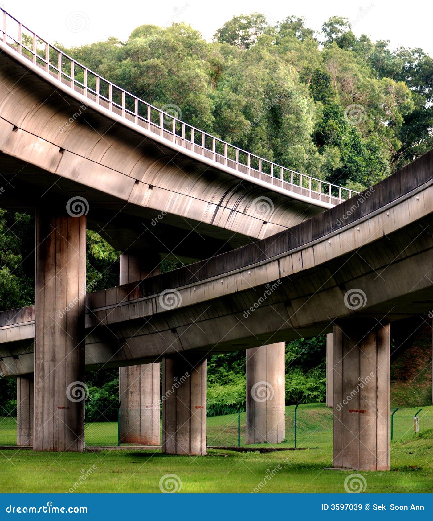 Criss Cross Train Track Picture. Image: 3597039