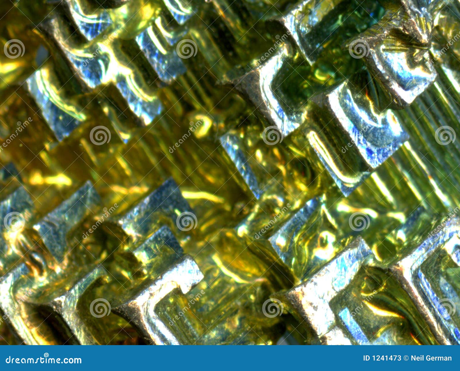 Cristal del bismuto imagen de archivo. Imagen de textura - 1241473