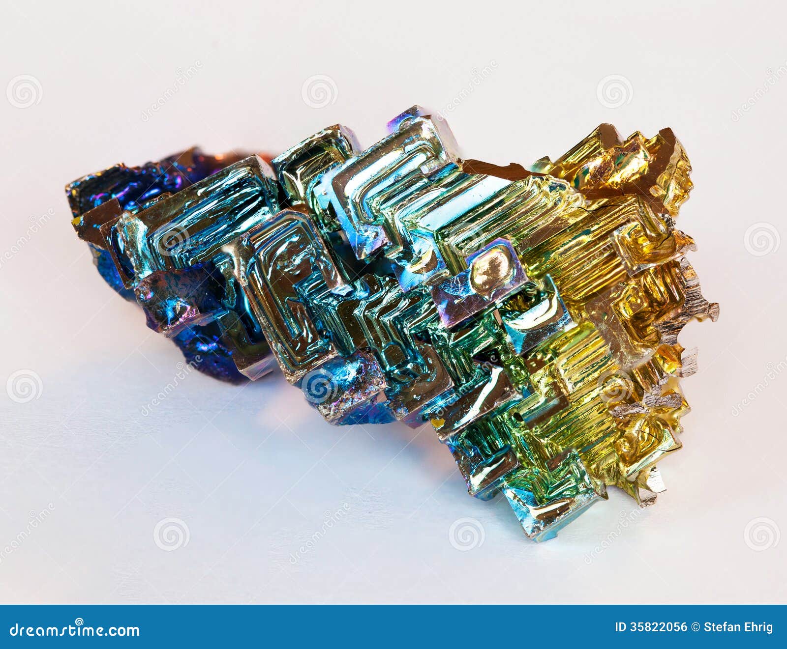 Cristal do bismuto foto de stock. Imagem de bismuto, colorido - 35822056