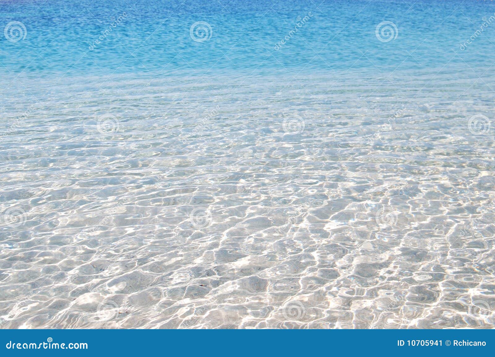 Cristal - Eau De Mer Claire Image stock - Image du onde, natation: 10705941