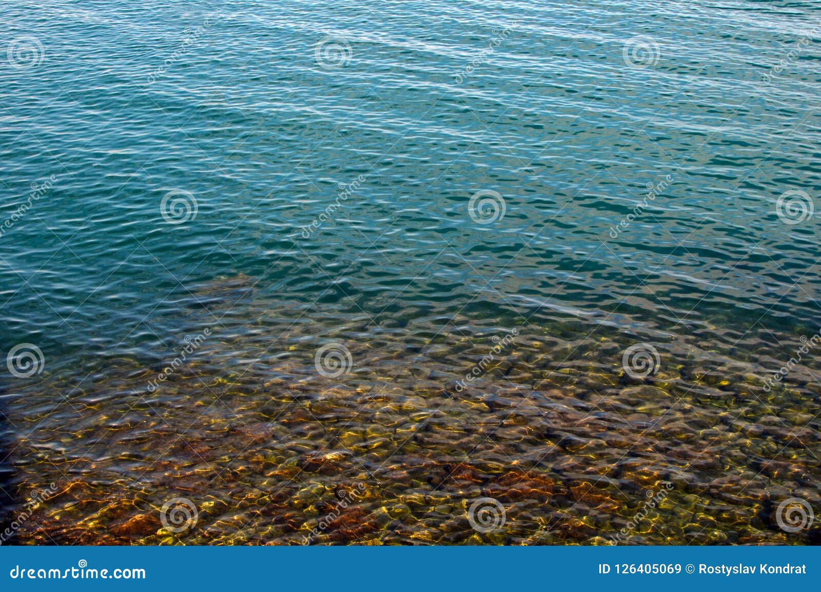 Cristal - Eau De Mer Claire Image stock - Image du lumière, saison ...