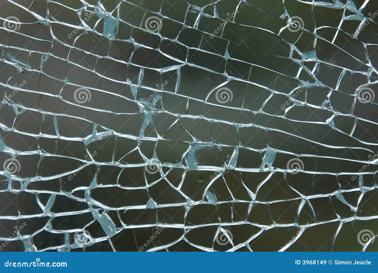 Cristal roto imagen de archivo. Imagen de pasillo, agujero - 3968149