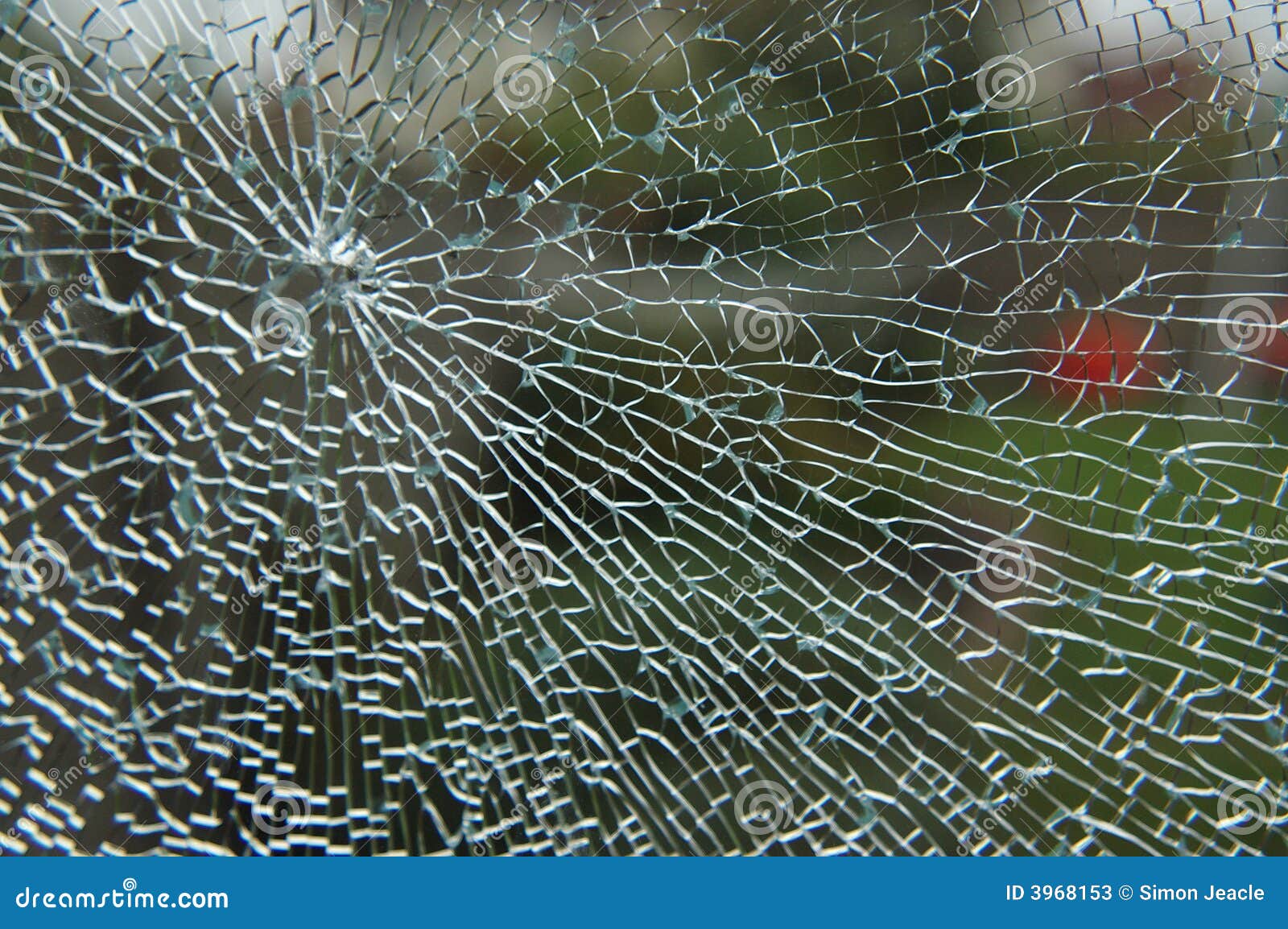 Cristal roto imagen de archivo. Imagen de impacto, arreglo - 3968153
