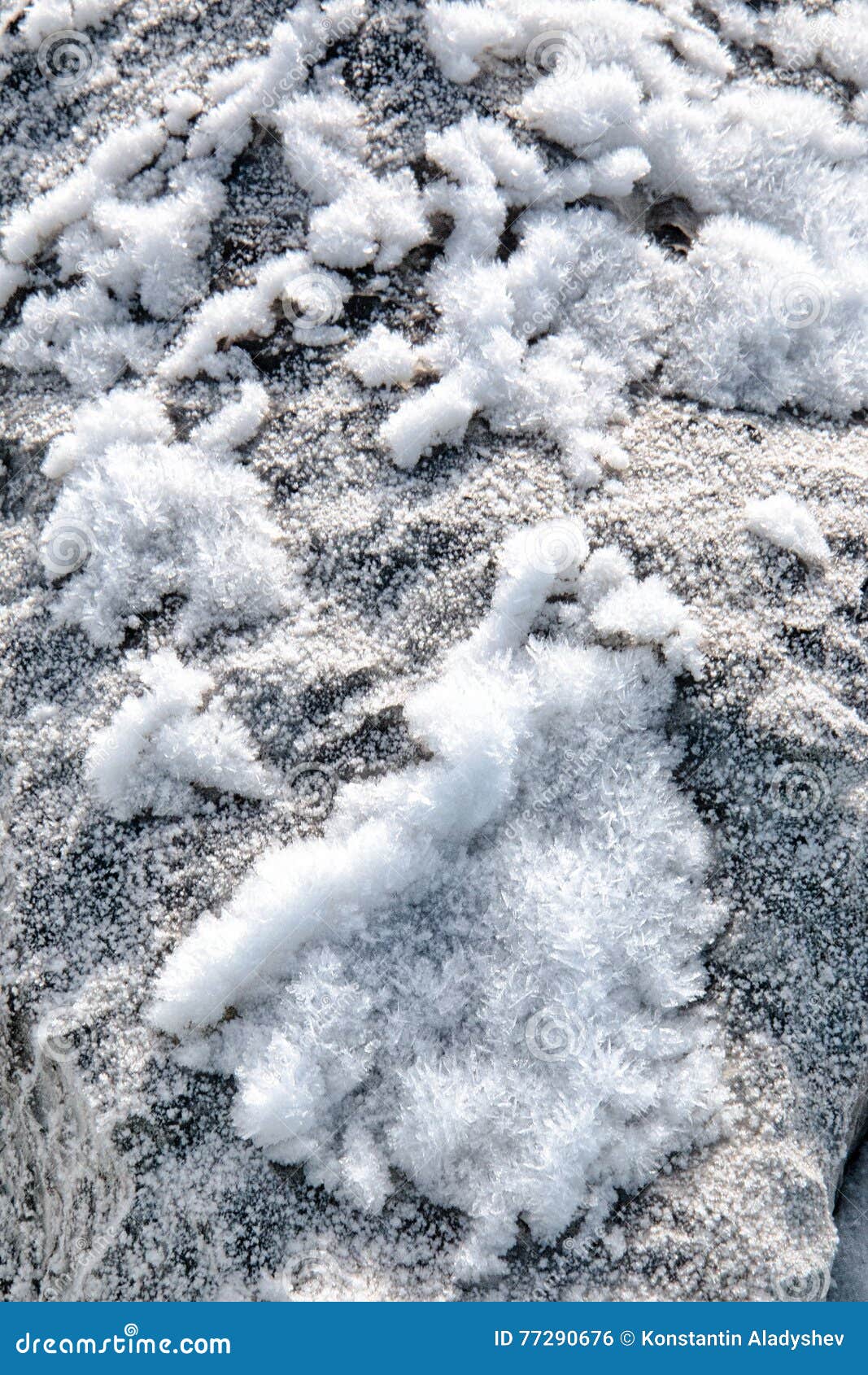 Cristales De La Nieve En Una Roca Foto de archivo - Imagen de diciembre ...
